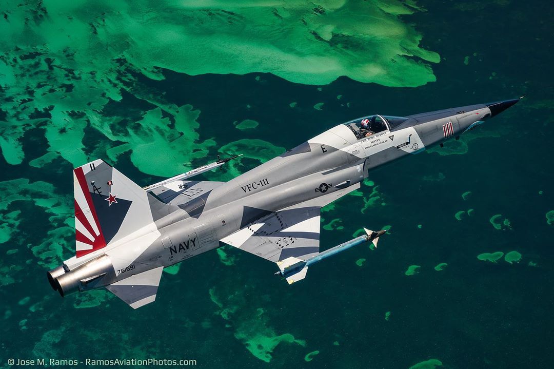 来自美国海军VFC-111、VFC-13的F-5N、VFA-204和VFC-12的F/A-18C/D在