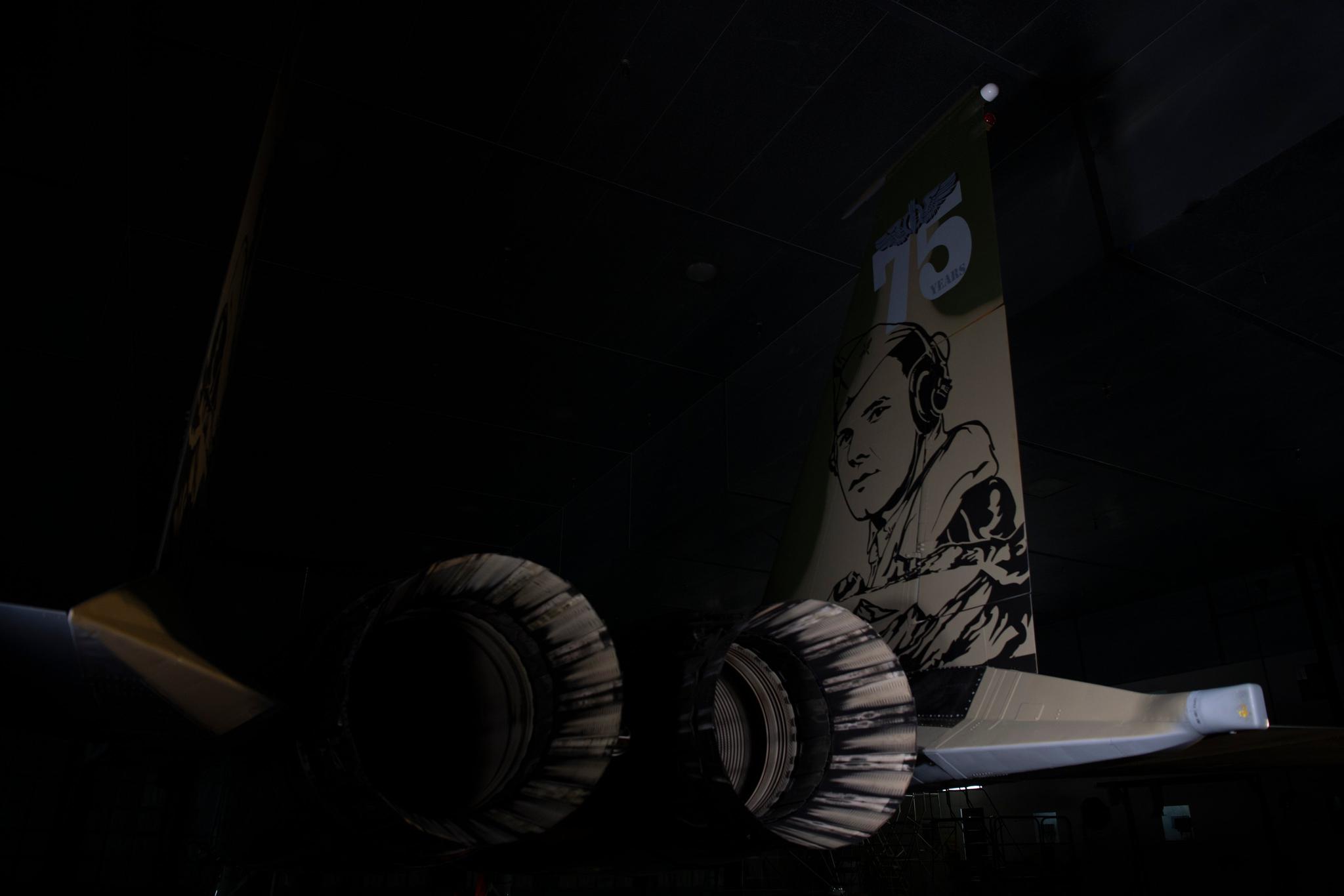 Lt. David R. Kingsley纪念机_新浪新闻