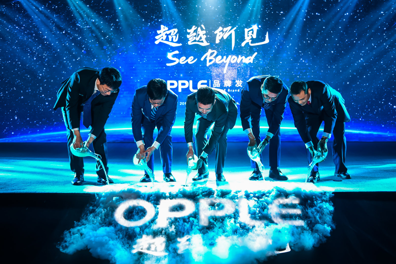 上周，@OPPLE-欧普照明 发布会上释出了作为品牌slogan