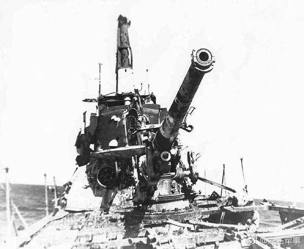 二战美国海军USS Darter (SS-227) 海鲫号潜艇于1944年10月23日于莱特