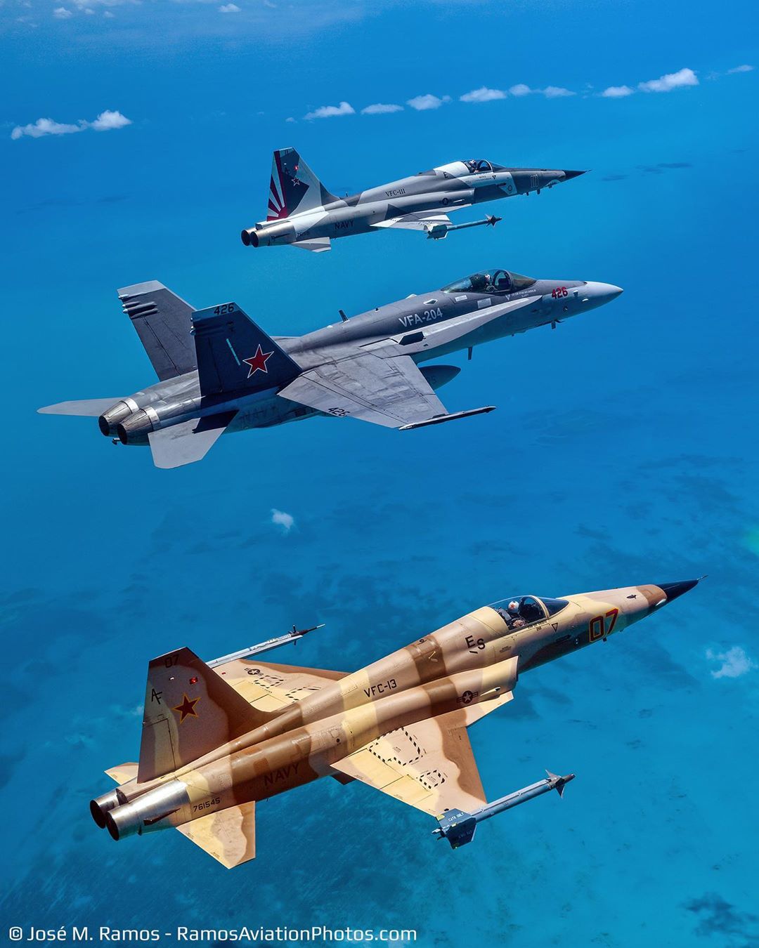 来自美国海军VFC-111、VFC-13的F-5N、VFA-204和VFC-12的F/A-18C/D在