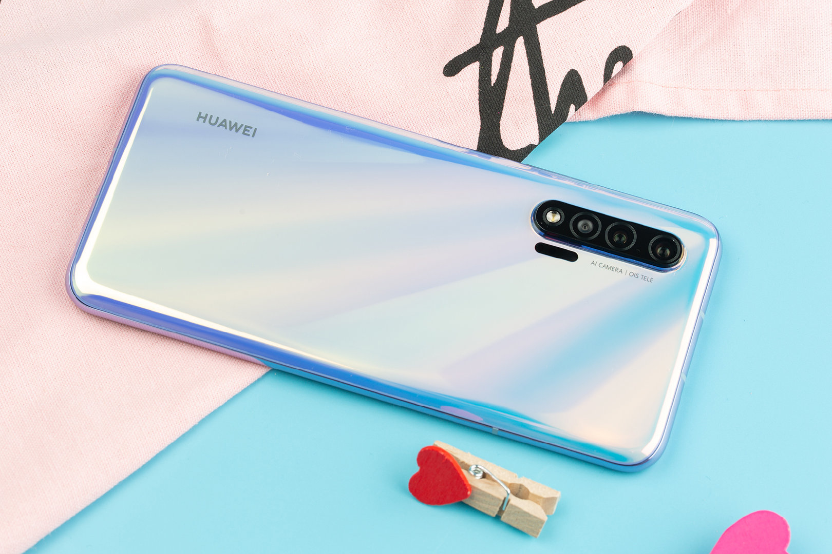 今日，华为nova6系列正式发布，该系列手机主打5G和自拍体验__财经头条