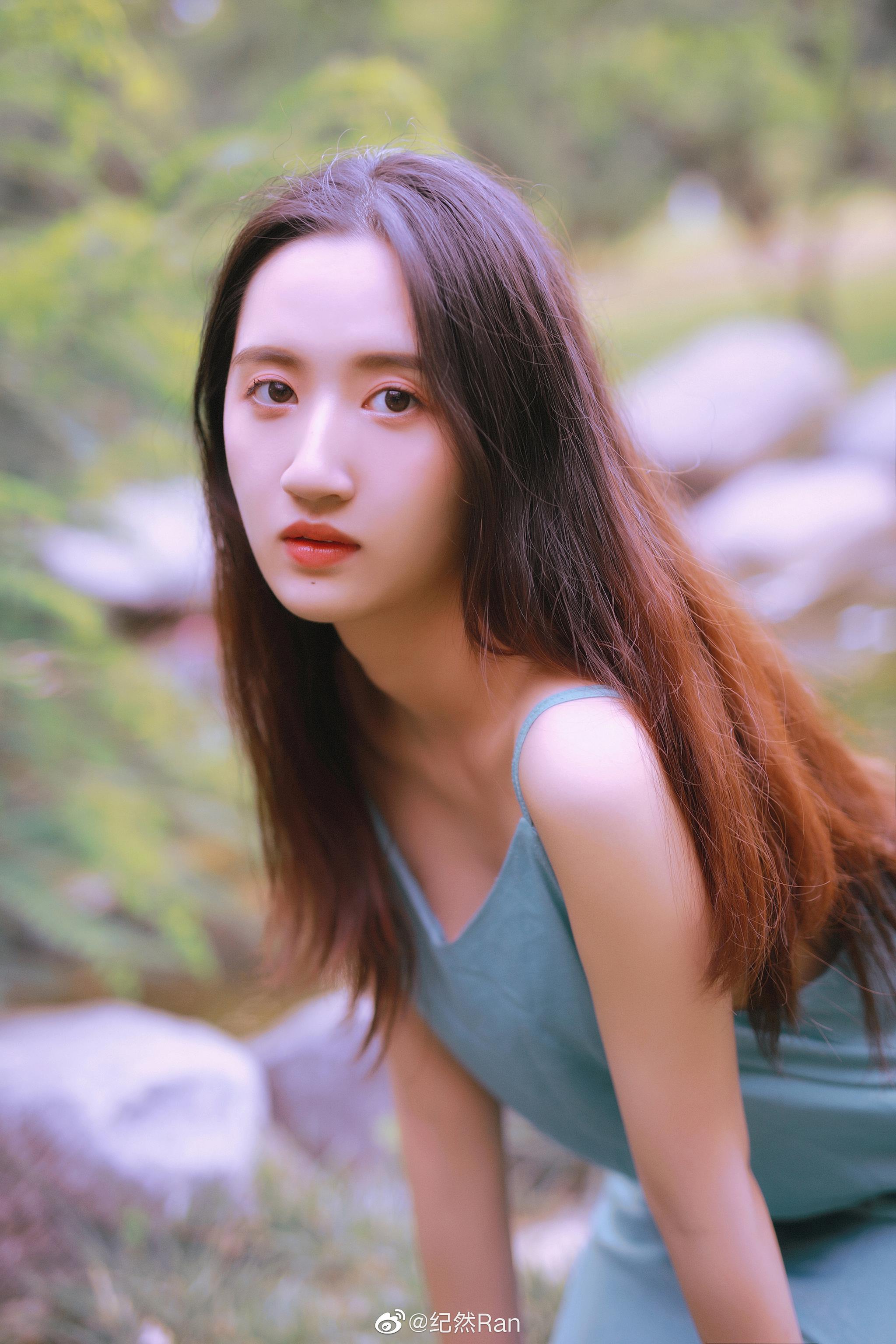 你所有为人称道的美丽,不及我第一次遇见你”💙 为人新浪新闻