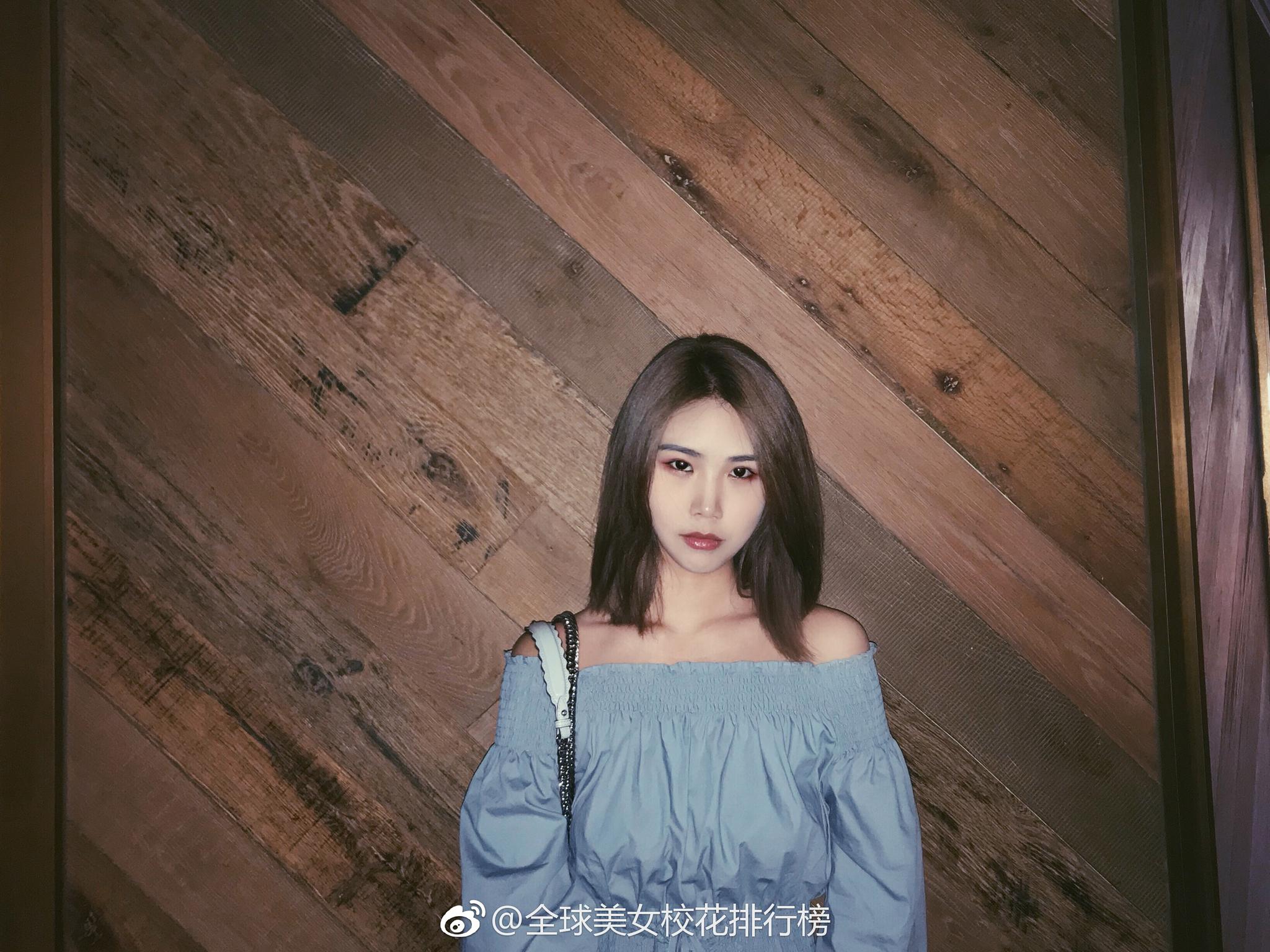 郝一琳 北京现代音乐学院 现代歌舞系 18岁 身高170cm 体重49kg 爱好