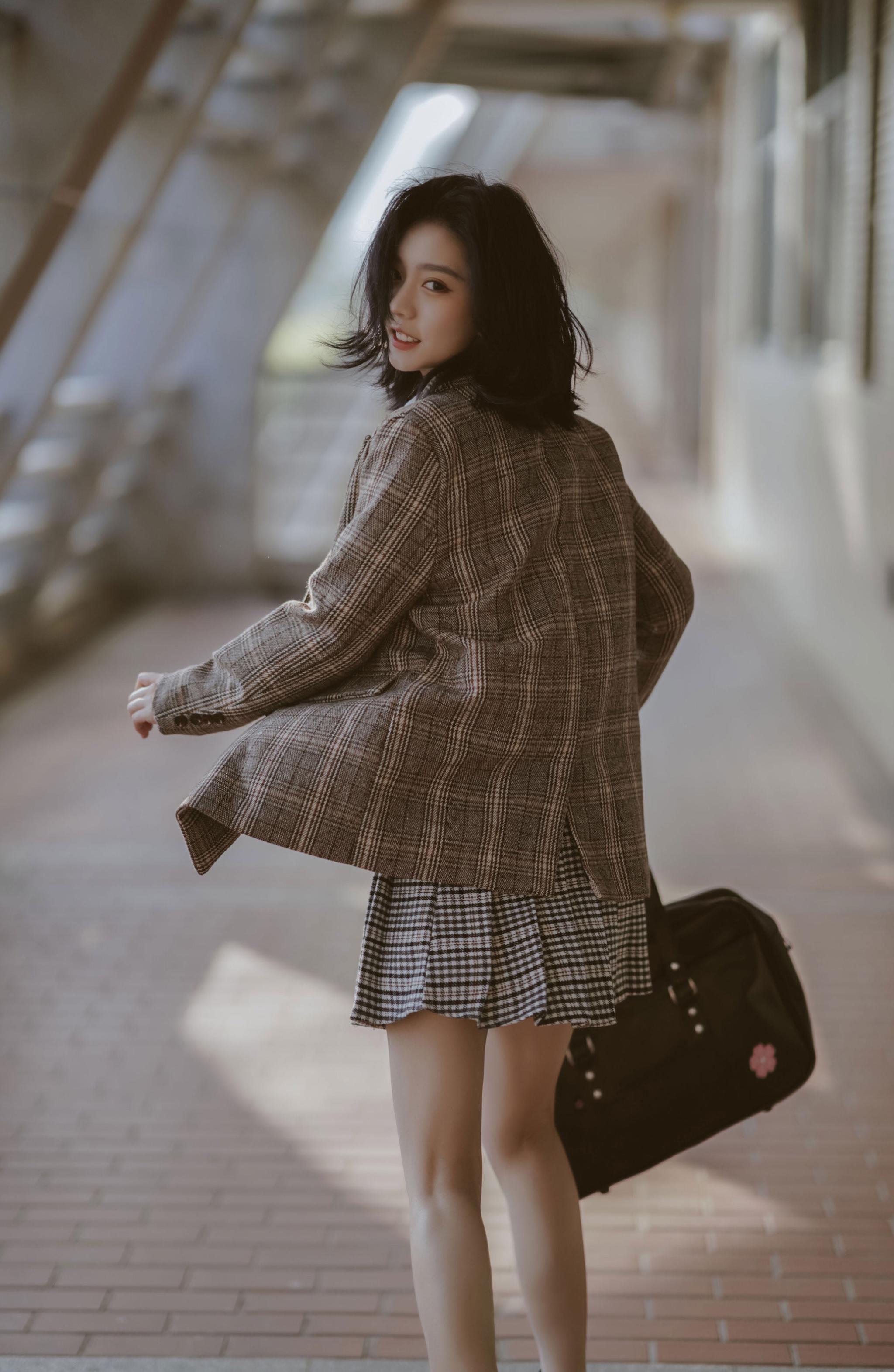 你的眼中明暗交杂一笑生花by@一纸三旬出镜：@Enndme_新浪新闻