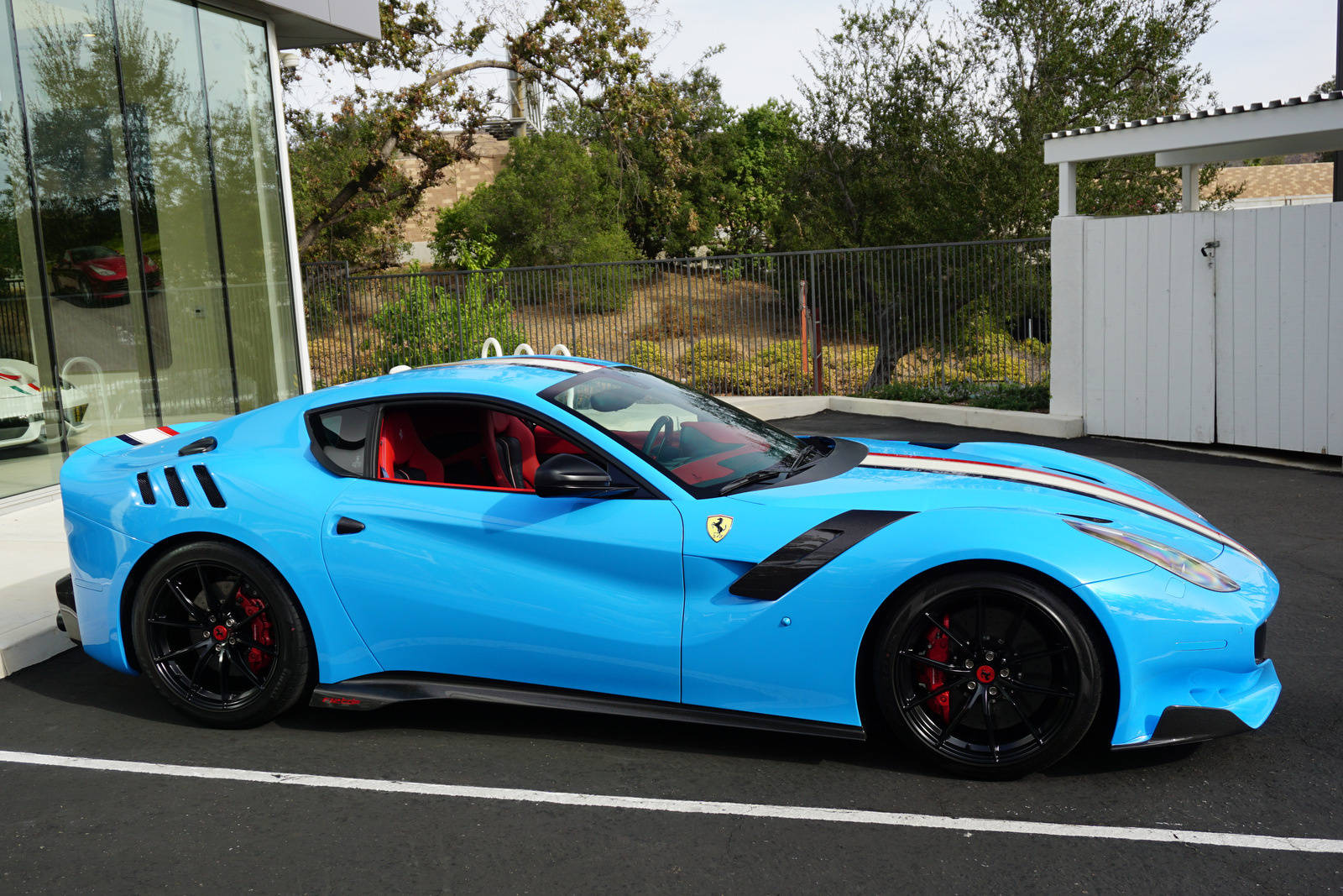 法拉利F12 tdf，颜色如何？-新浪汽车