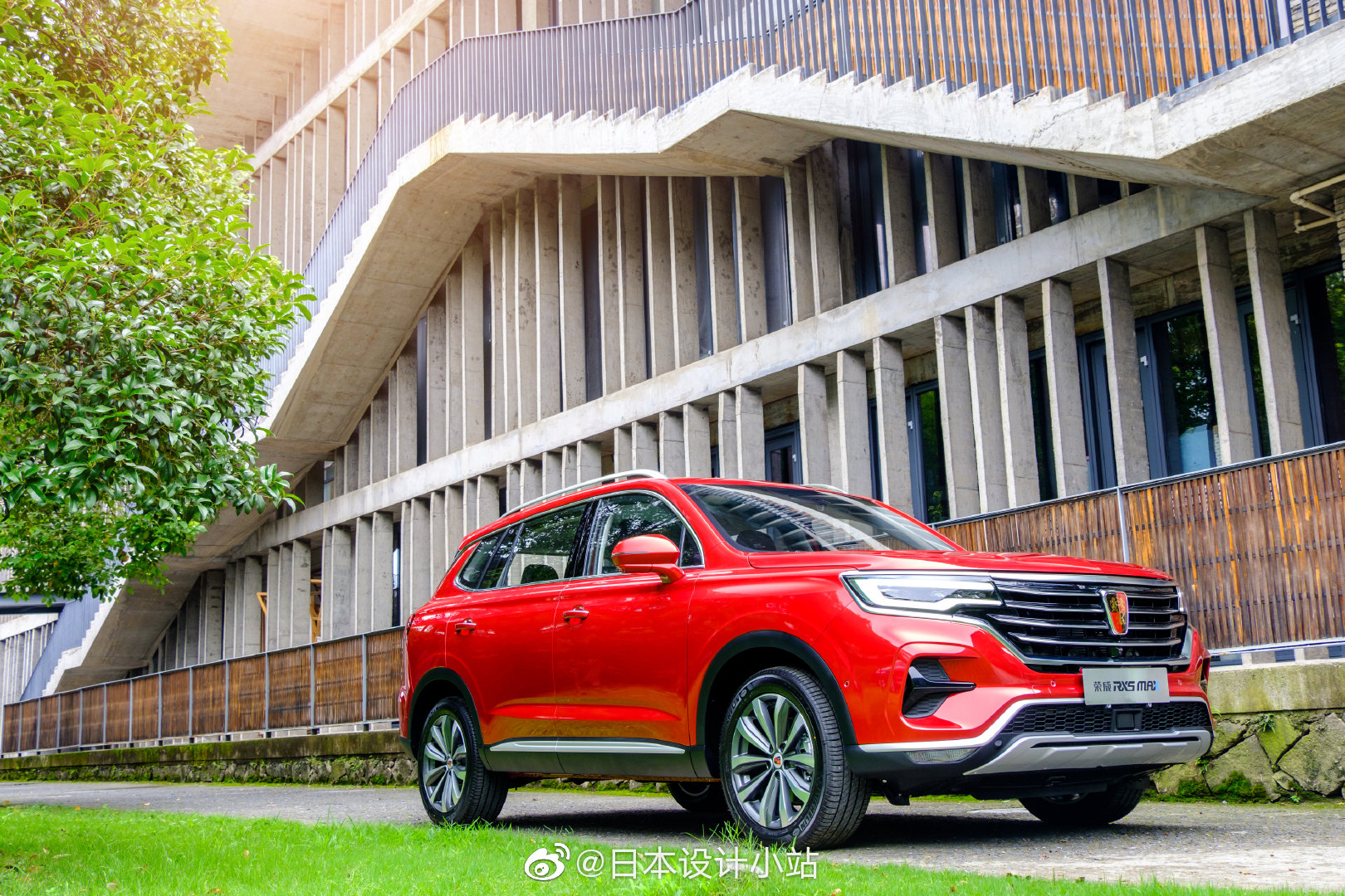 荣威RX5 MAX是荣威品牌全新打造的智联网硬核SUV