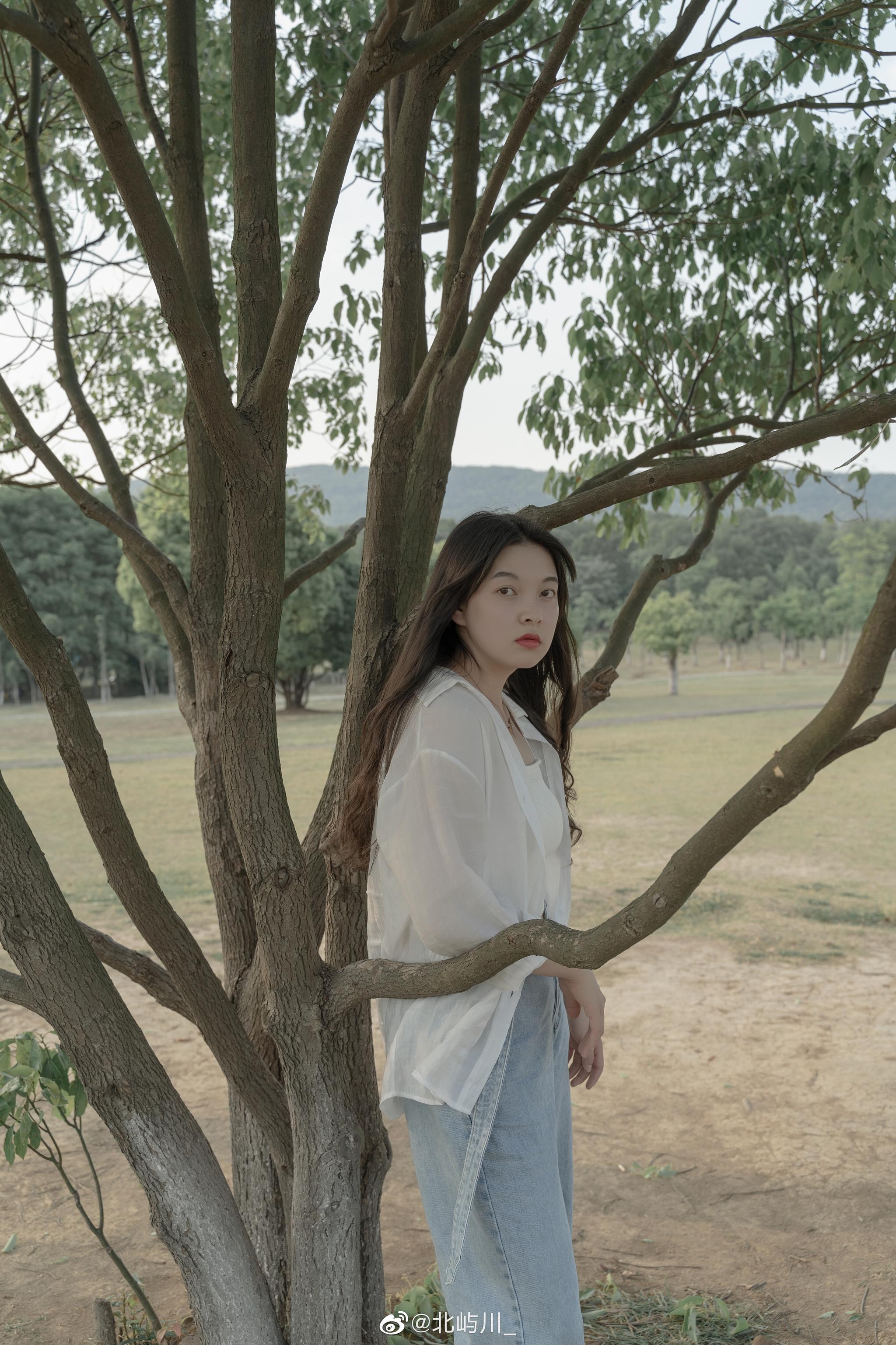 想活在云里雾里光影里/唯独不想活在现世里@杨欢_yhyh /转发过1|杨欢|现世|相机_新浪新闻