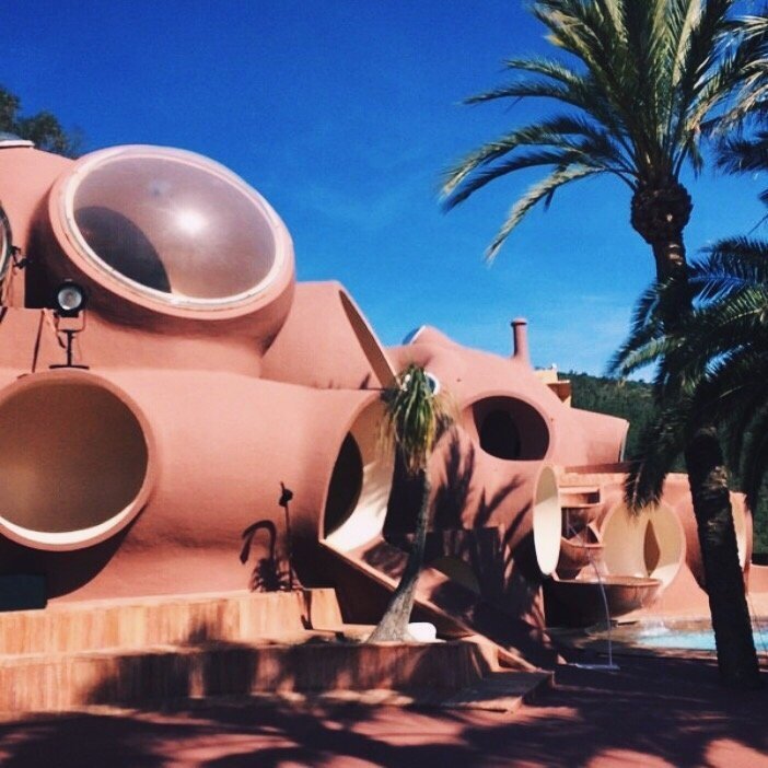 The Bubble Palace，位于法国戛纳南部海天峭壁间的“泡泡皇宫”