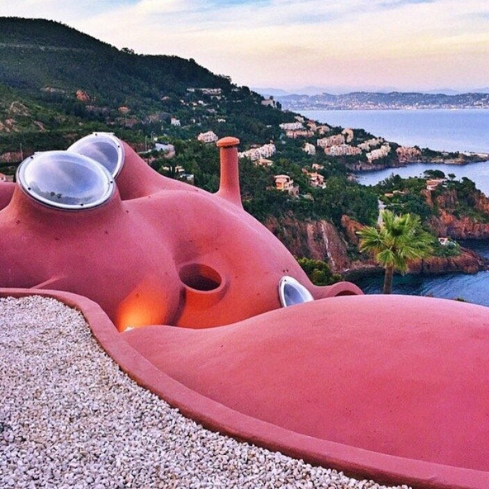 The Bubble Palace，位于法国戛纳南部海天峭壁间的“泡泡皇宫”