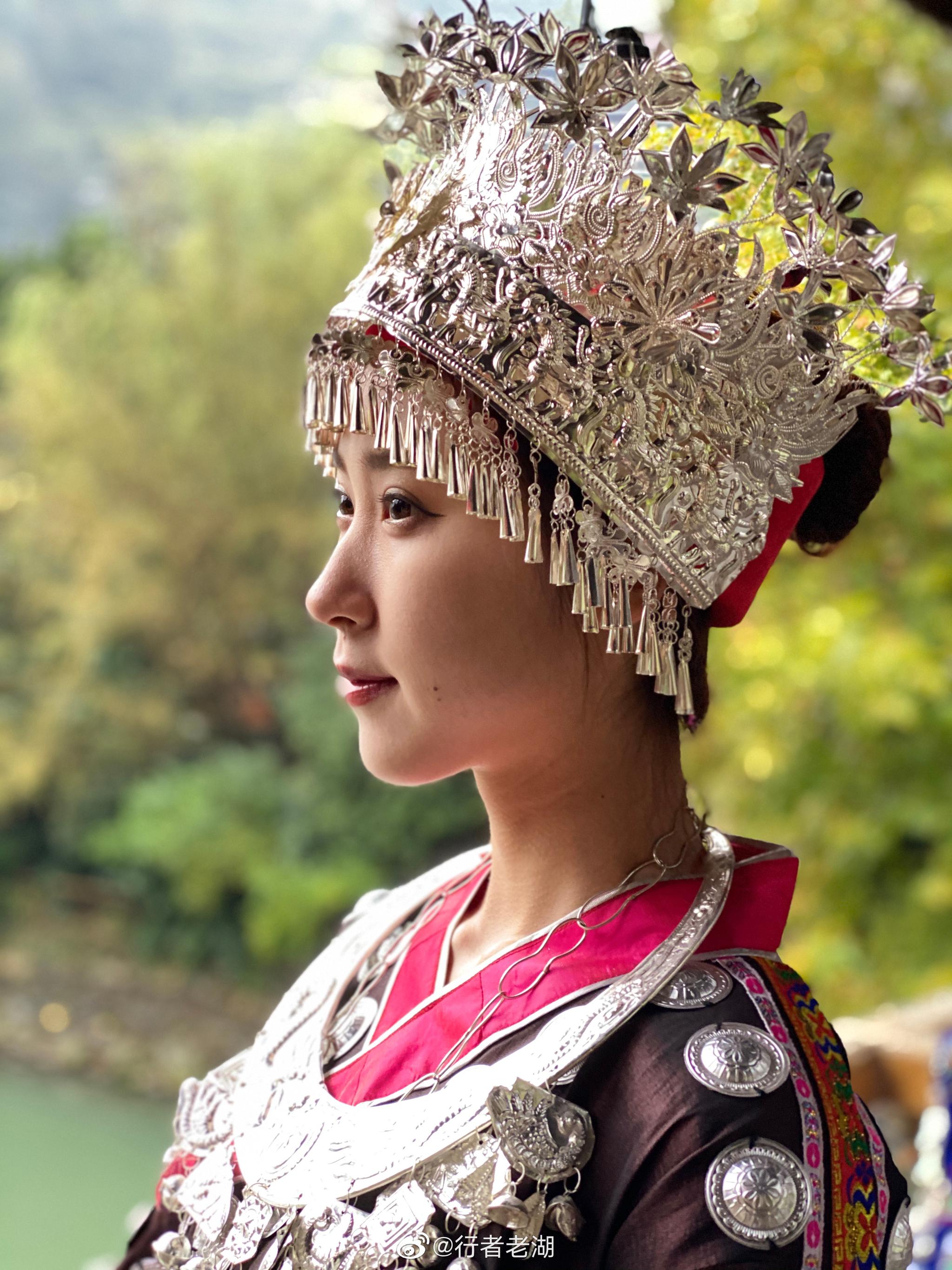 雷山苗年，女孩子们都穿上了苗族传统服装，摄影发烧友可开心了