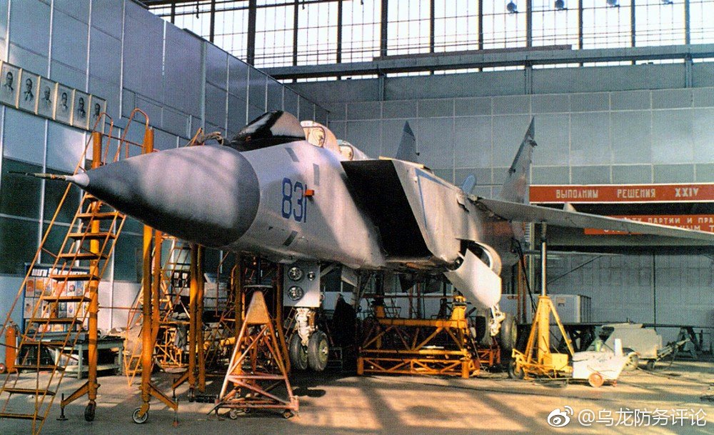 1975年，第一架Ye-155MP（产品83）的原型机（机号831）_新浪新闻