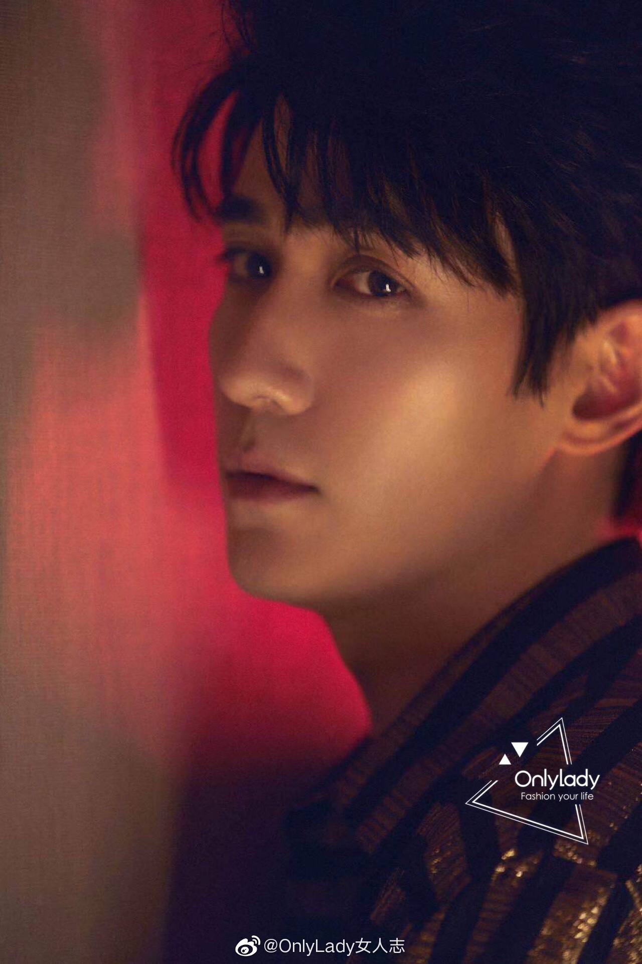 @朱一龙 身穿ADER ERROR西服短上衣、SAINT LAURENT BY ANTHONY VACCA|朱一龙|短上衣|西服_新浪新闻