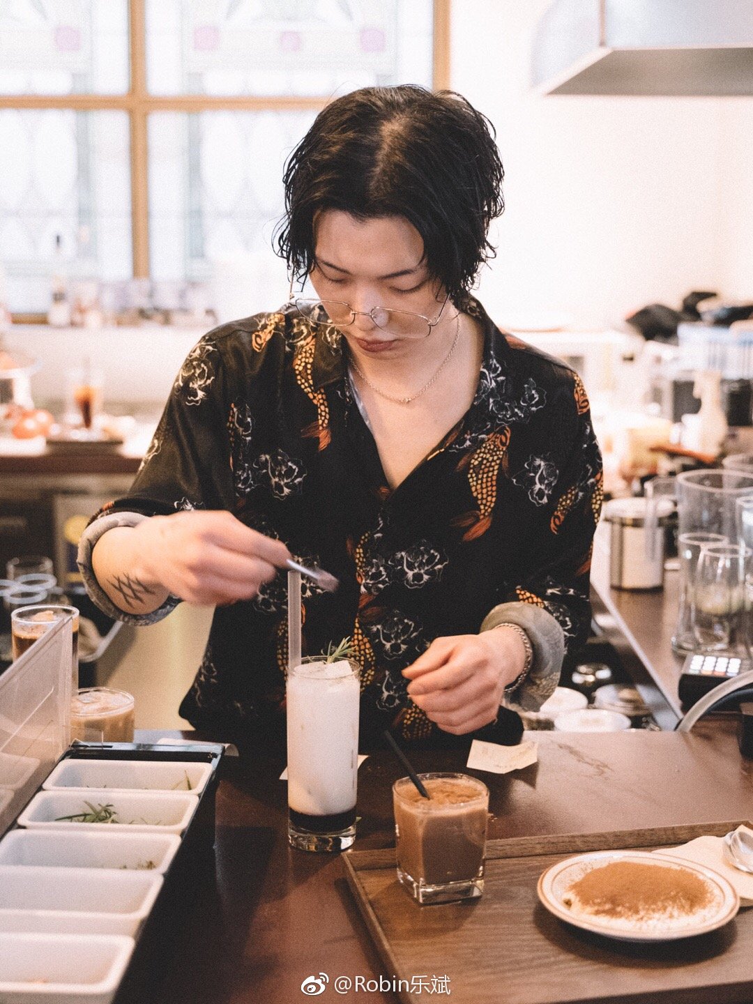 分享一个首尔看日落和夜景的好地方，Seoulism Coffee_新浪新闻