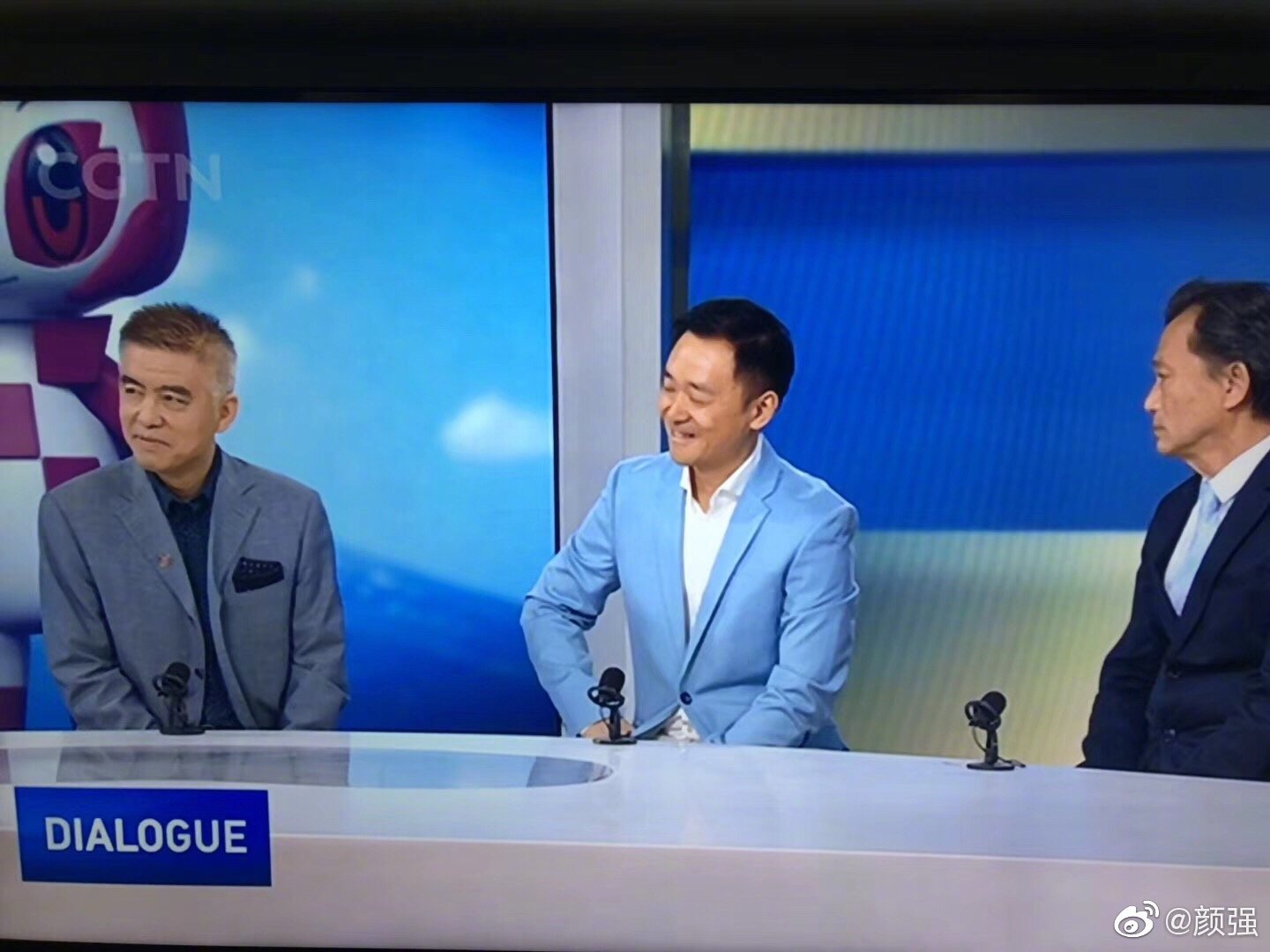 Dialogue. 对话，CCTV News，关于东京2020奥运会。节目直播前|奥运会|董军|节目|体育迷|孙杨_新浪新闻