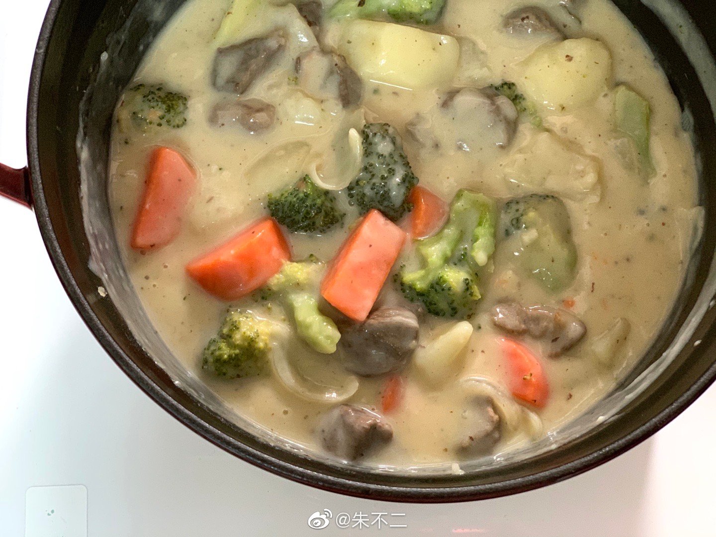 晚上做了cream stew。有现成的调味料，包装上写着做法