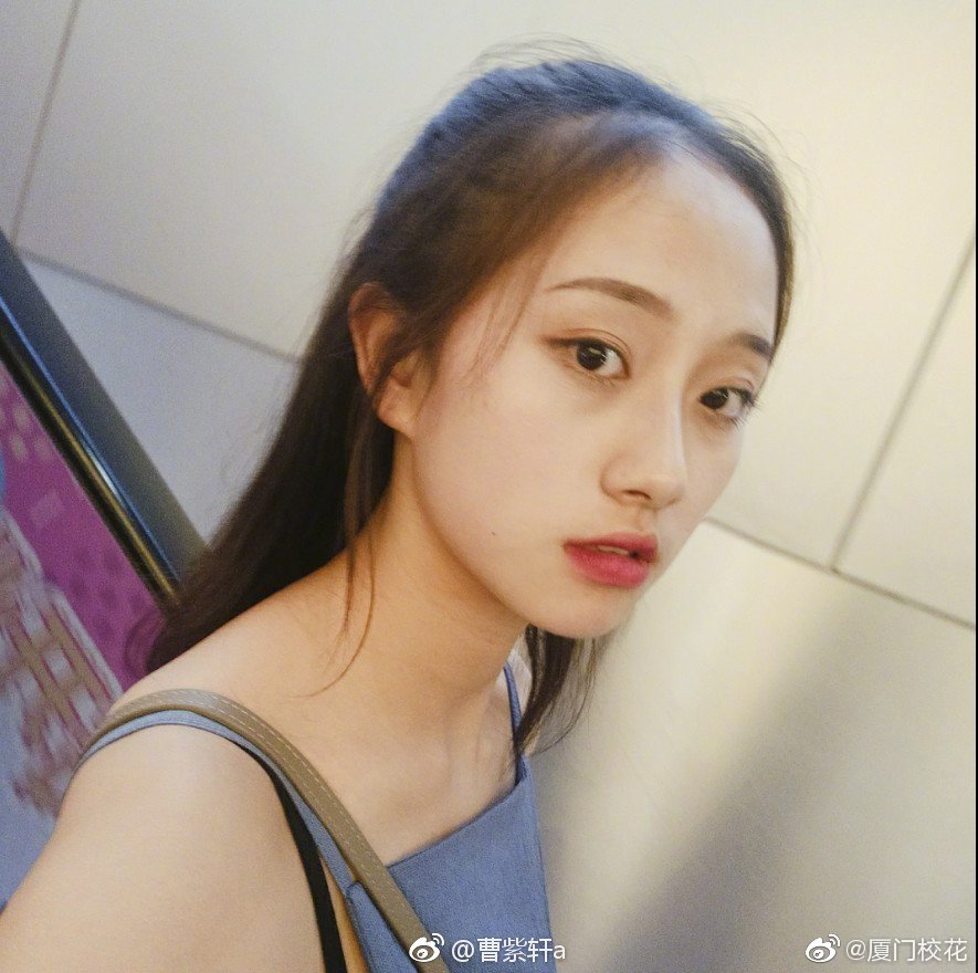 她叫曹紫轩，00年，就读于云南艺术学院，身高169cm，舞蹈生