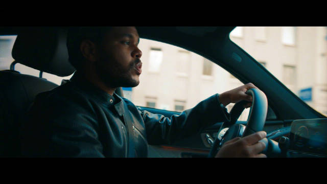 The Weeknd强势新单《Blinding Lights》奔驰MV出炉|奔驰_新浪新闻