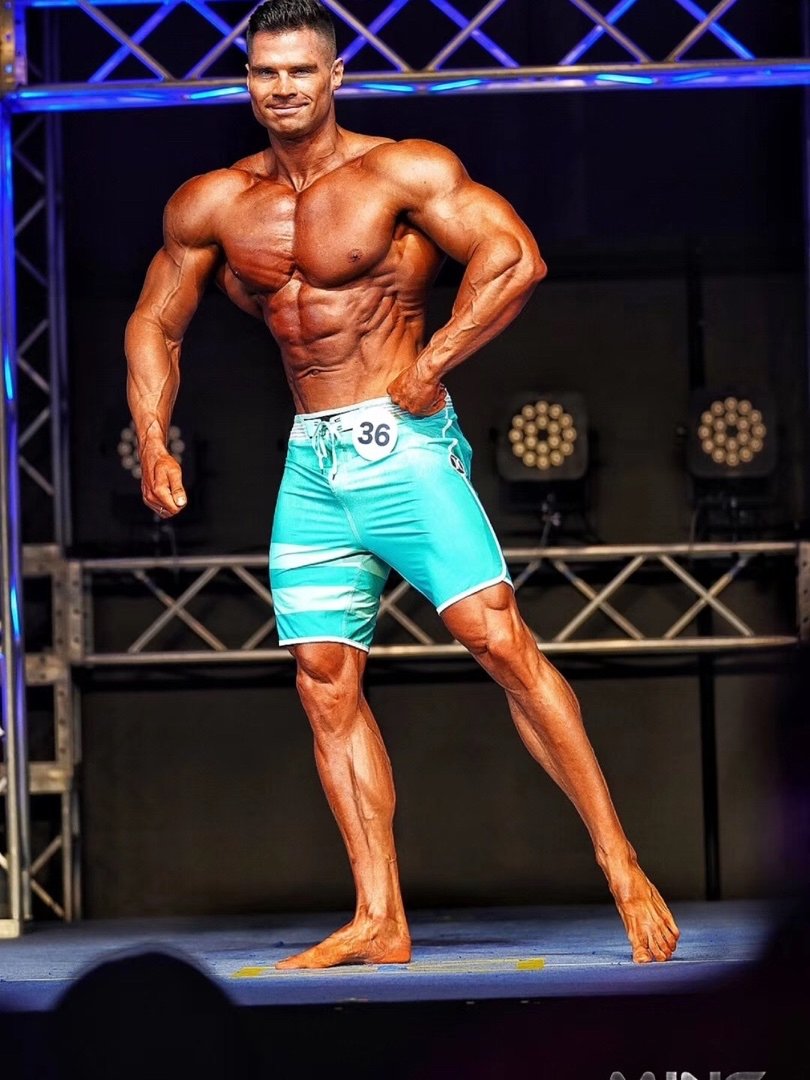 感谢@MINGXWORLD 在现场给大家带来日本职业赛的高清大图 这是男子健