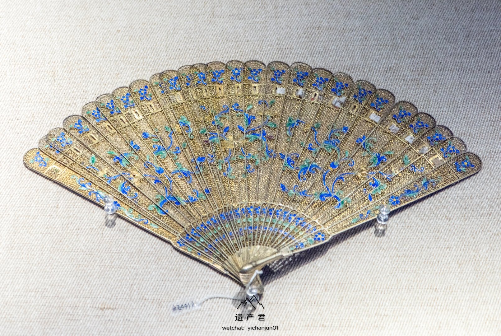 广州十三行博物馆藏· 清代鎏金烧蓝花卉镂空扇|博物馆|十三行|王恒_新浪新闻