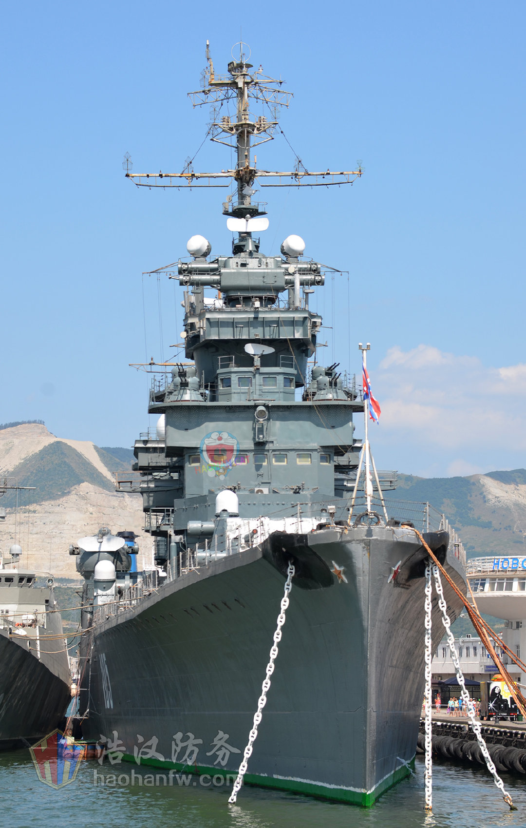 两年前本猫探访过黑海之滨新罗西斯克的“斯维尔德洛夫”级轻型巡洋舰|新罗西斯克|巡洋舰|炮塔_新浪新闻