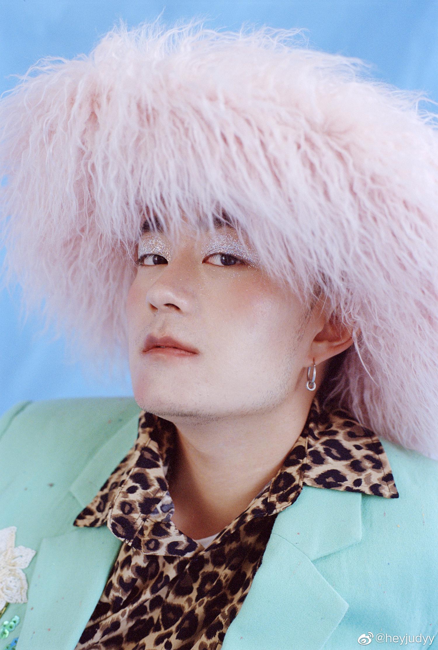 很少拍男生 @飞仔Joey 妆发 @RegenYUN 服装&花 鸣谢 赵地瓜