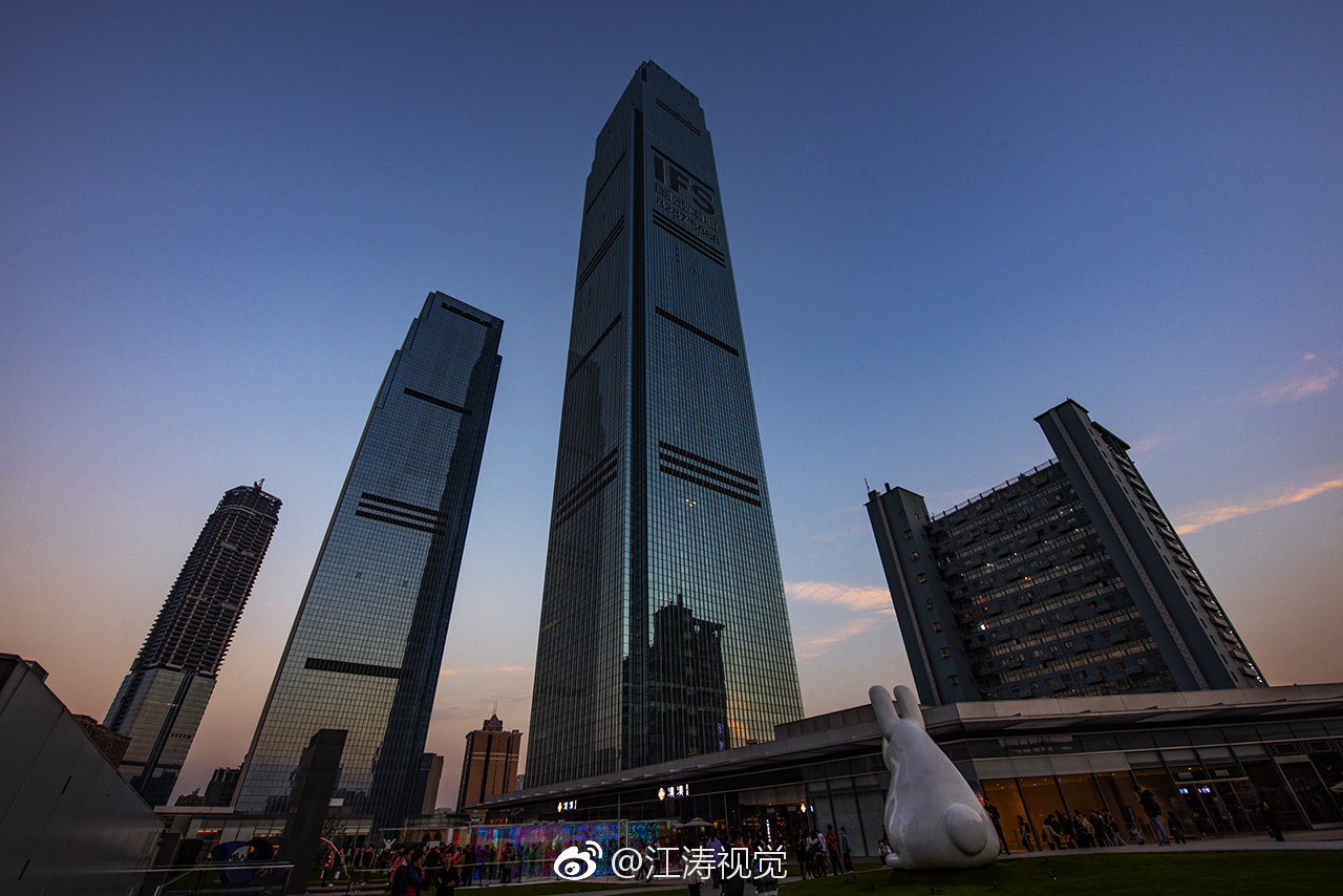 长沙IFS国金中心位于五一商圈和长沙中央商务核心区|长沙|国金中心|五一_新浪新闻