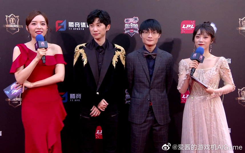 Doinb的西装是唐小幽选的！看个比赛被秀了一脸