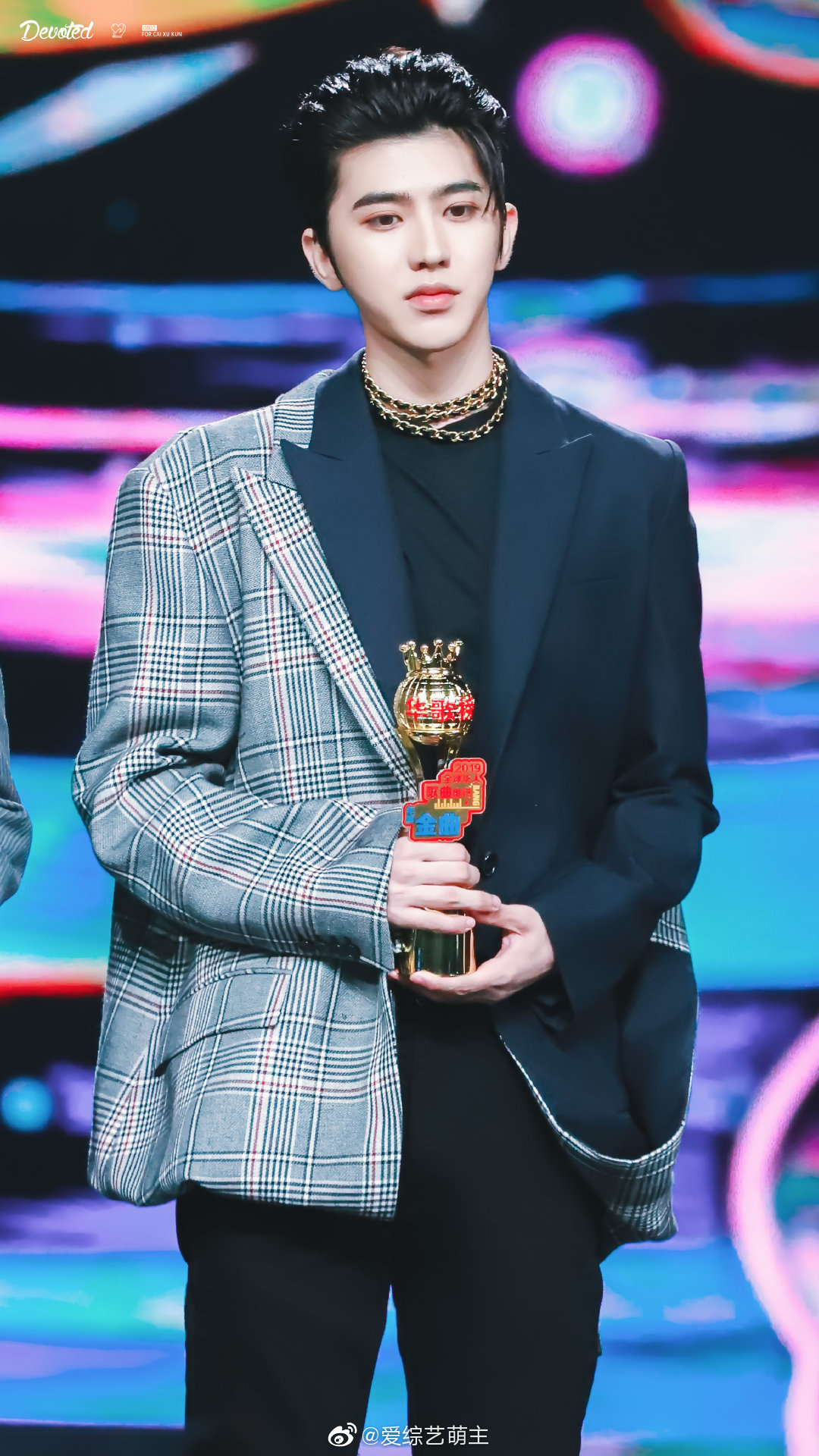 蔡徐坤《wait wait wait》获华歌榜2019年度金曲！实至名归|蔡徐坤|金曲_新浪新闻