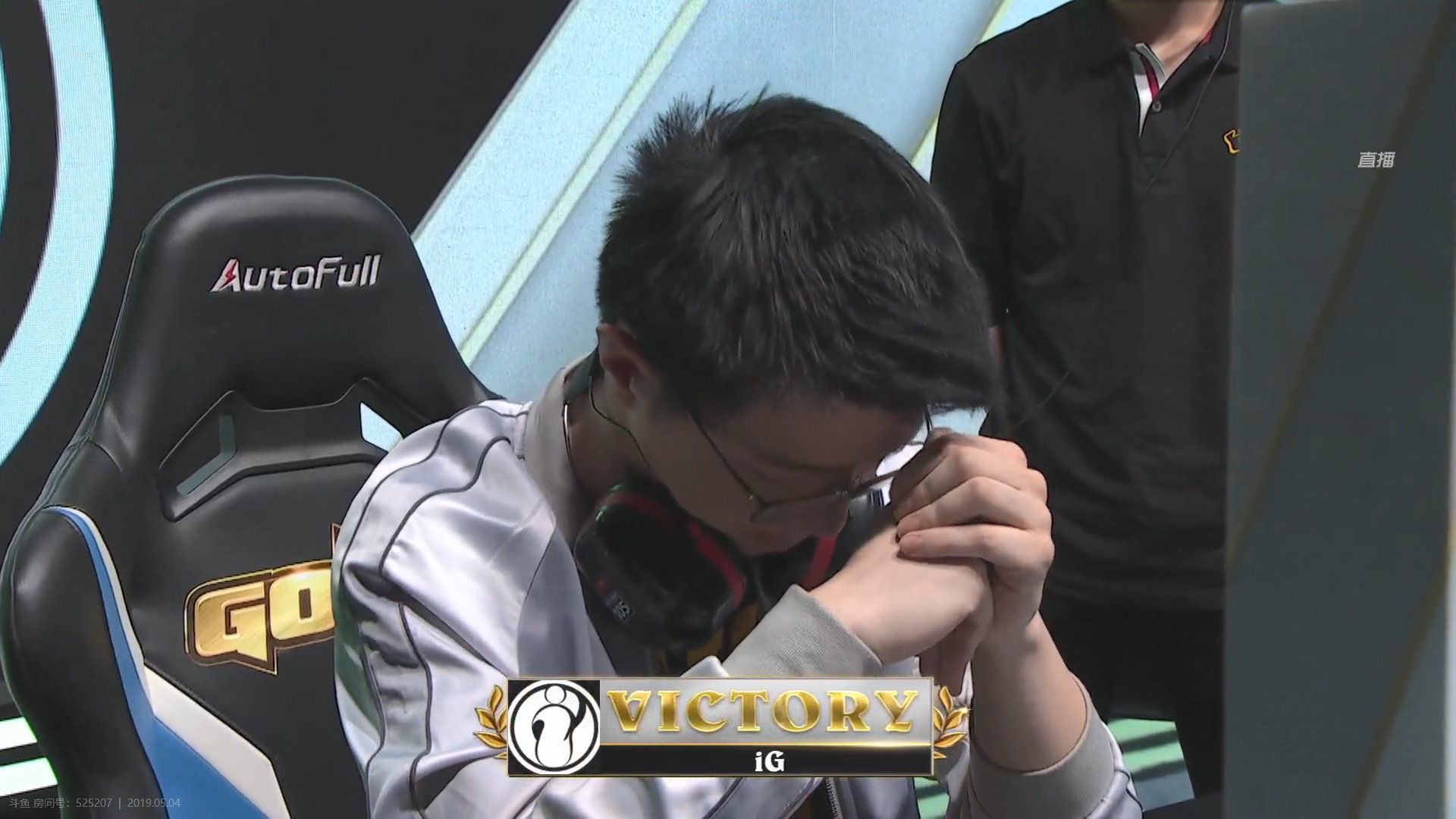 IG对LF，随缘风手牌法一穿三，IG3-0轻取LF，所以说王师傅有远见|手牌|随缘|师傅_新浪新闻