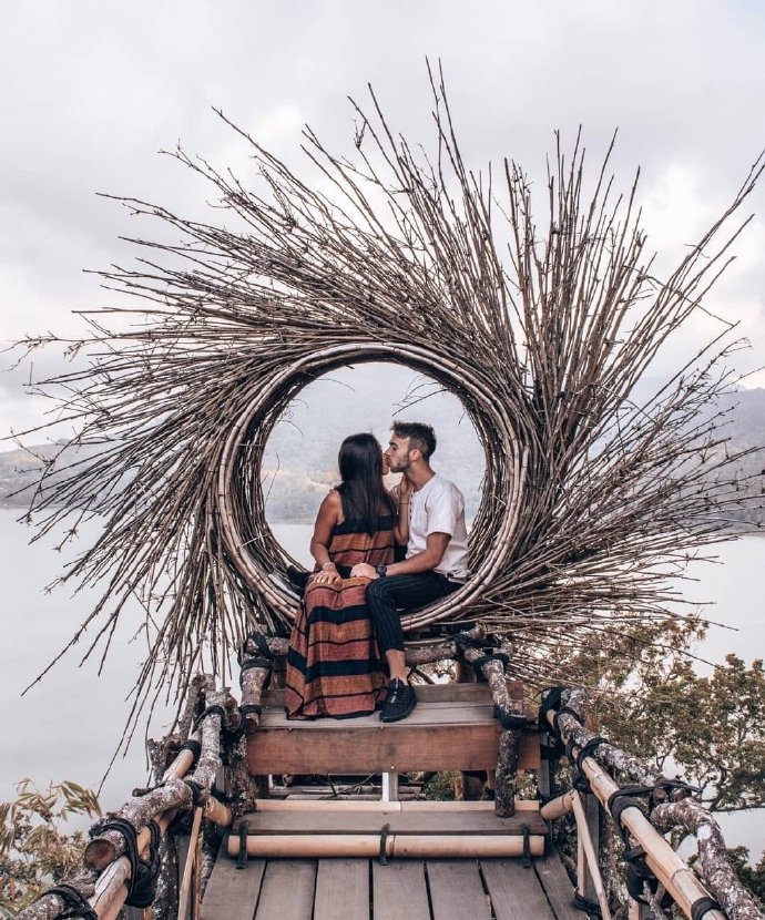 巴厘岛Bali Wanagiri Hidden Hill，每个地方都有不同的景点|巴厘岛|秋千|景点_新浪新闻