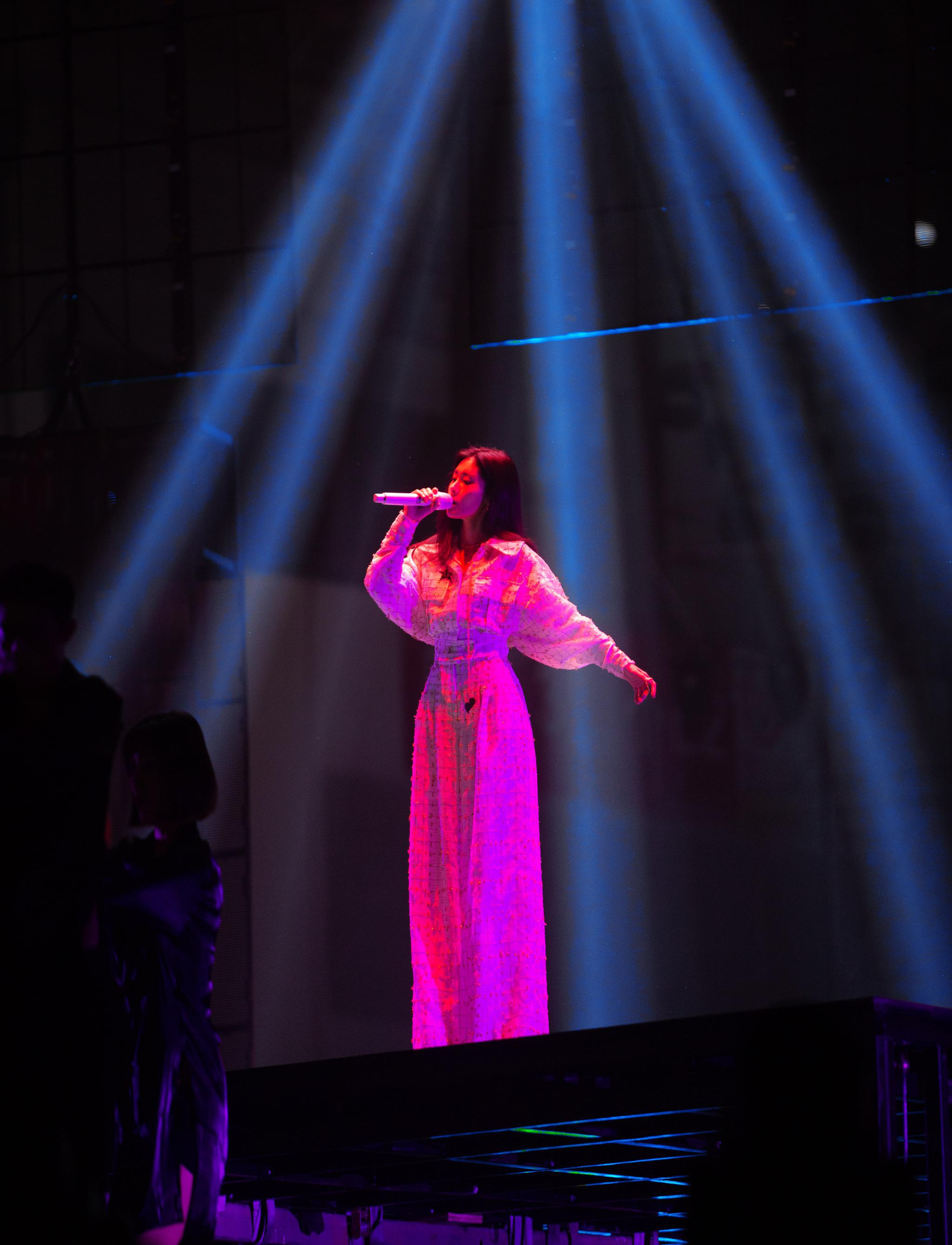 今日Boss@张碧晨 登上 舞台