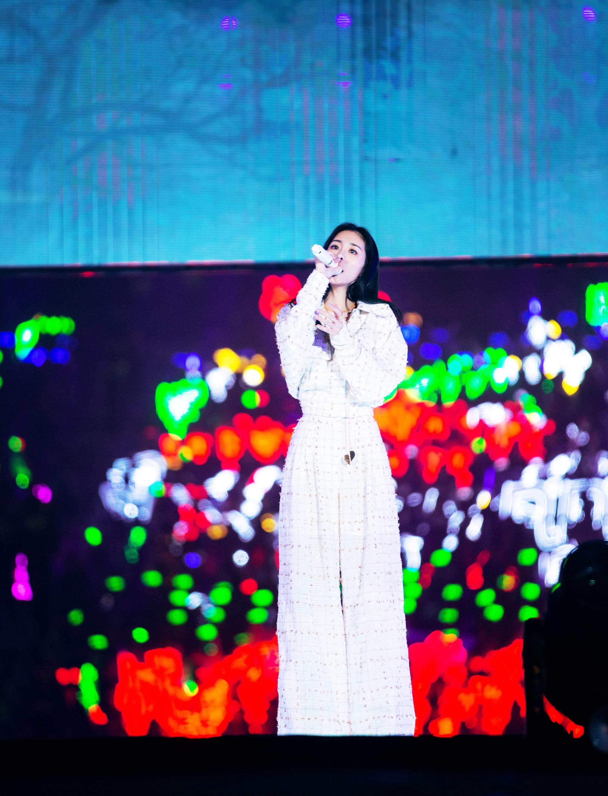 今日Boss@张碧晨 登上 舞台