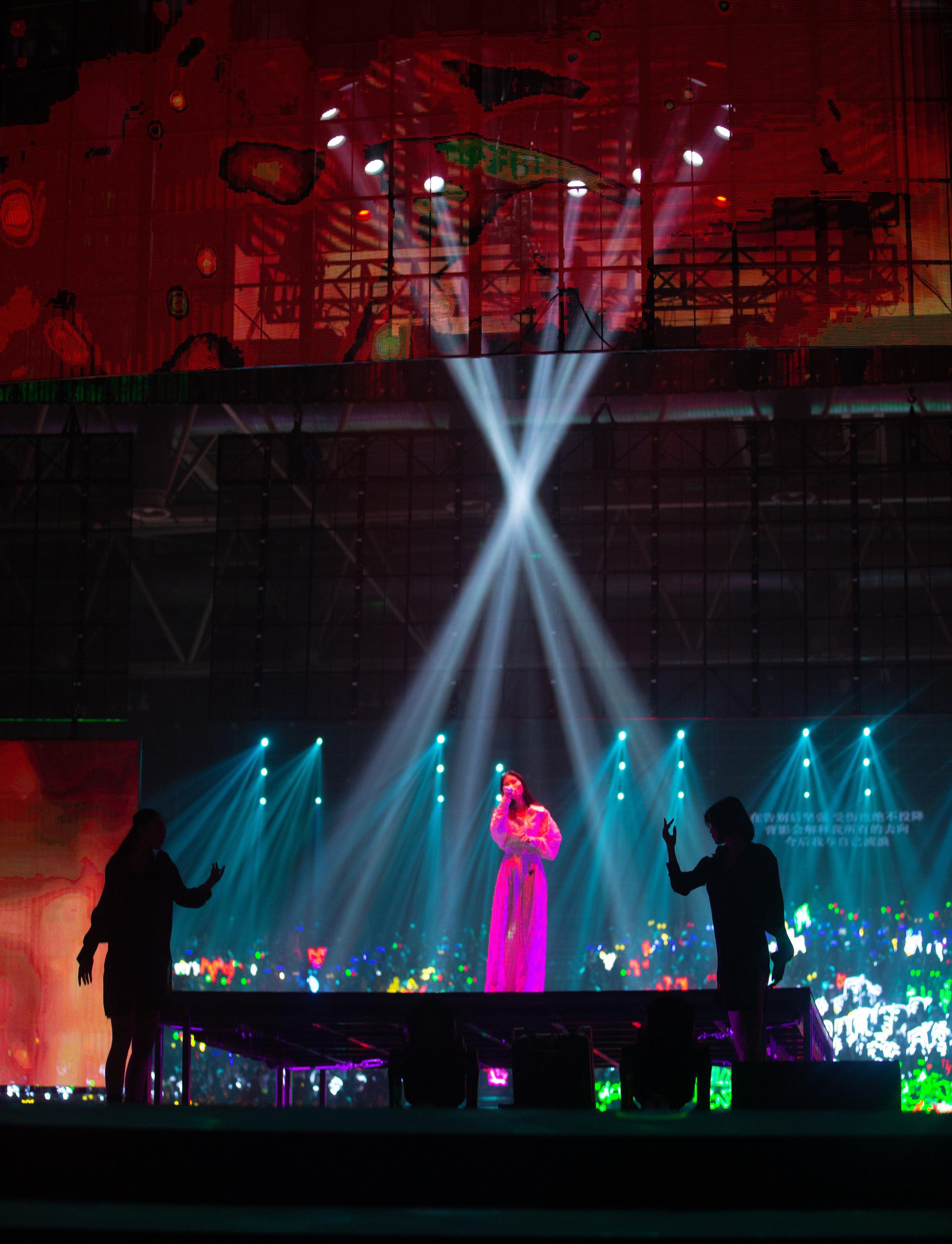 今日Boss@张碧晨 登上 舞台