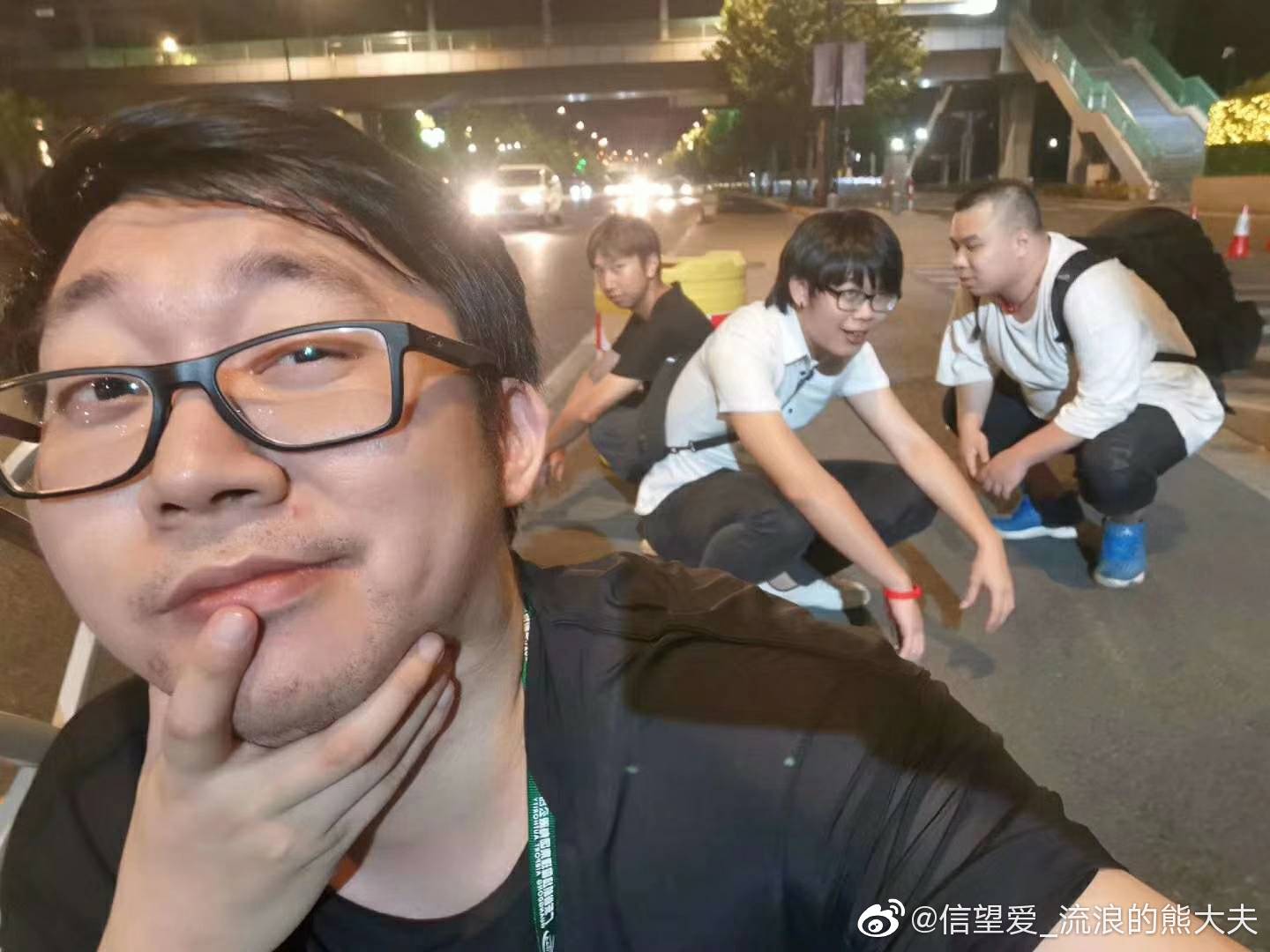 感谢教主@教主Shadow 带飞cp全程感谢灰灰@一只丧灰 带去全家感谢杰|教主|伊织|摄影包_新浪新闻