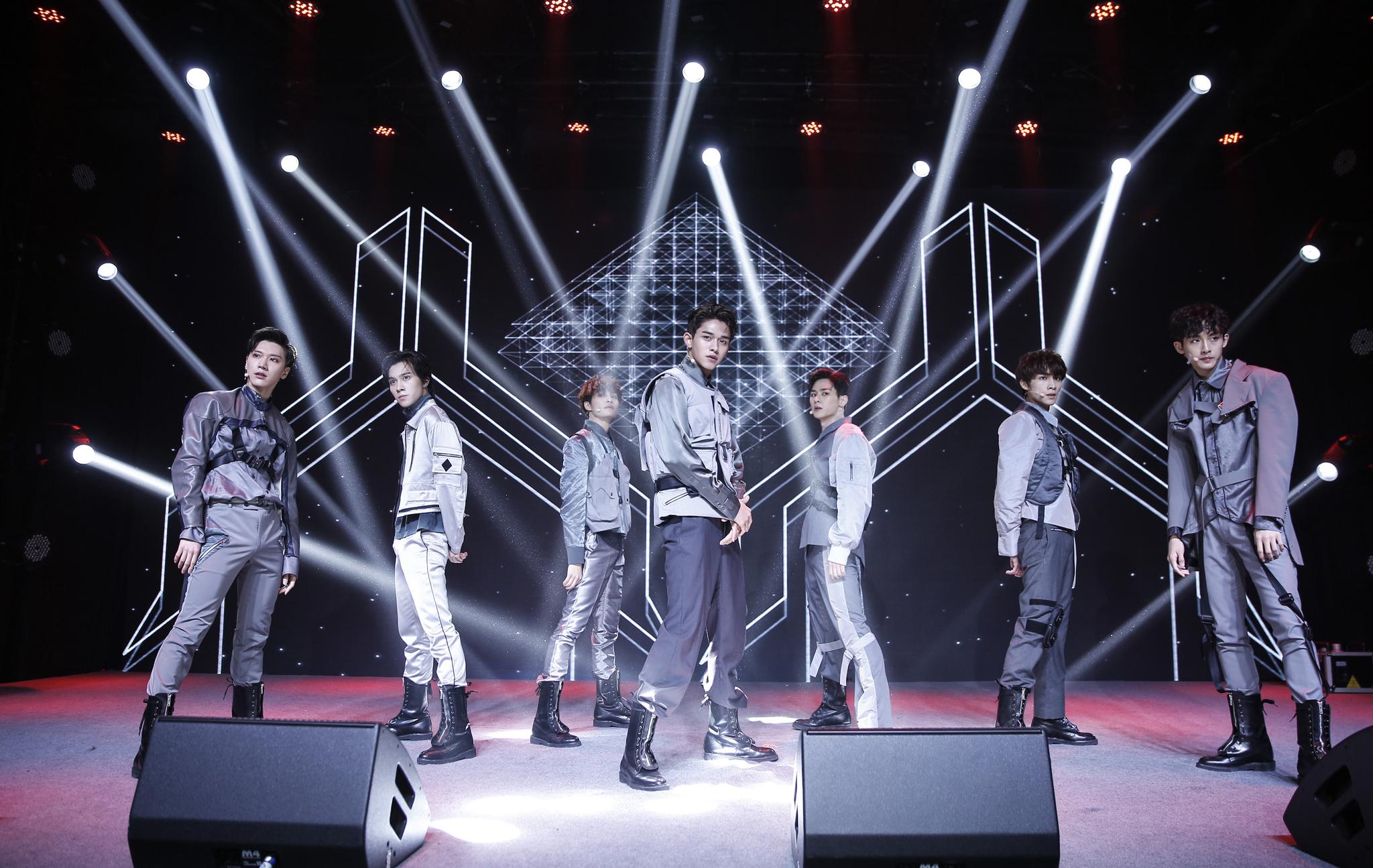 @WayV_official 携首张迷你专辑《Take Off》今日全球首发