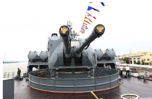 中国现代级驱逐舰都没换：1门AK130舰炮火力=1个炮兵营！|毫米舰炮|苏联|射速|舰艇|射程_新浪新闻
