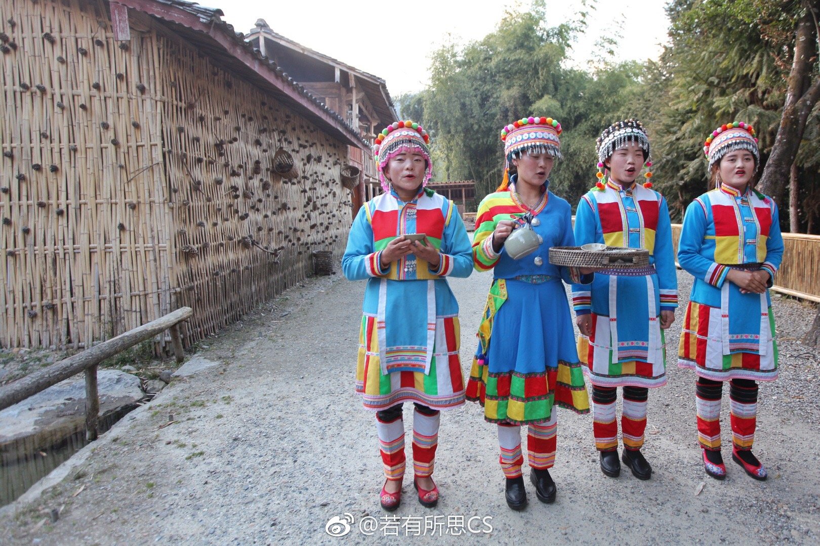腾冲云峰山的傈僳族，保山石头记酒店所属的特色餐厅|云峰山|傈僳族|腾冲_新浪新闻