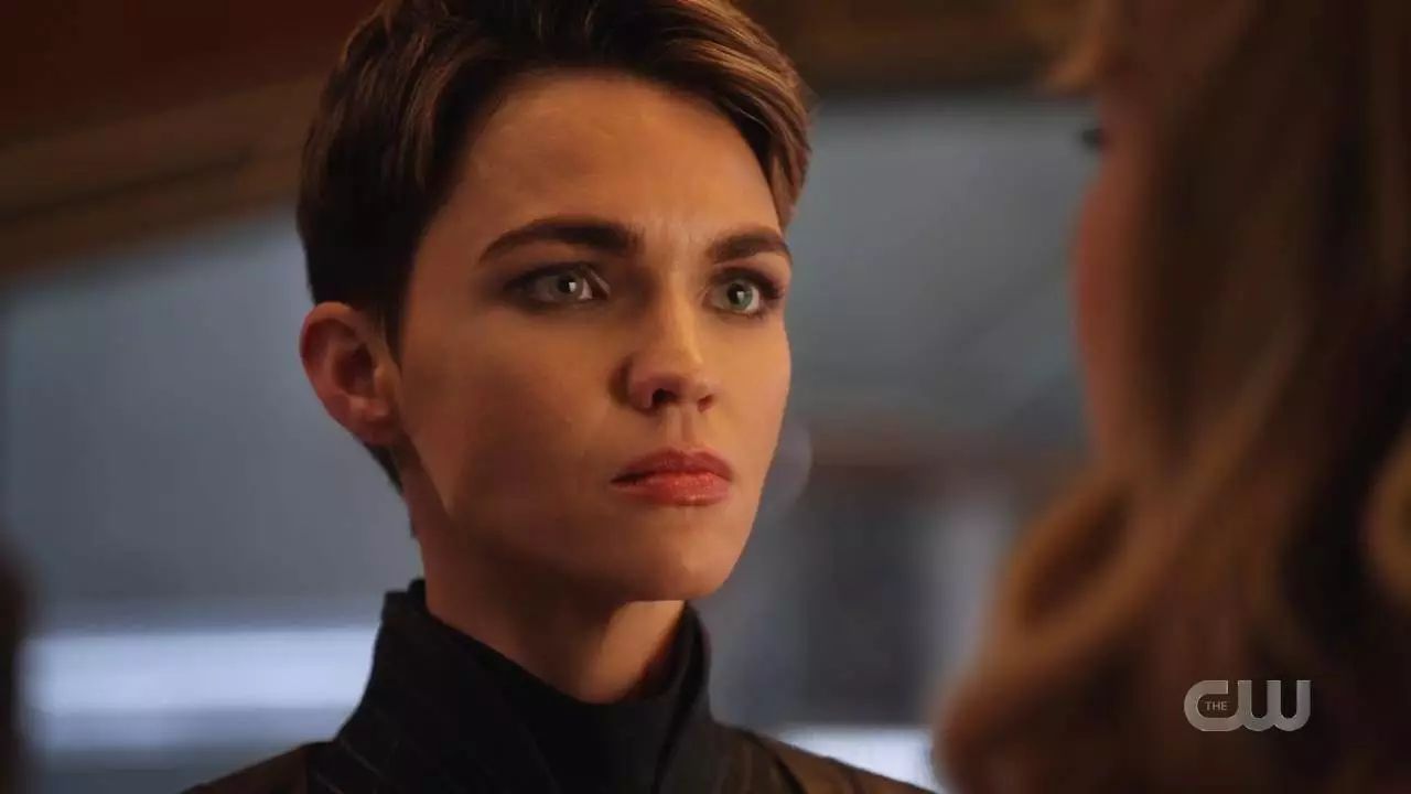 DC抛出一张王牌，集结所有英雄，联动数十部剧