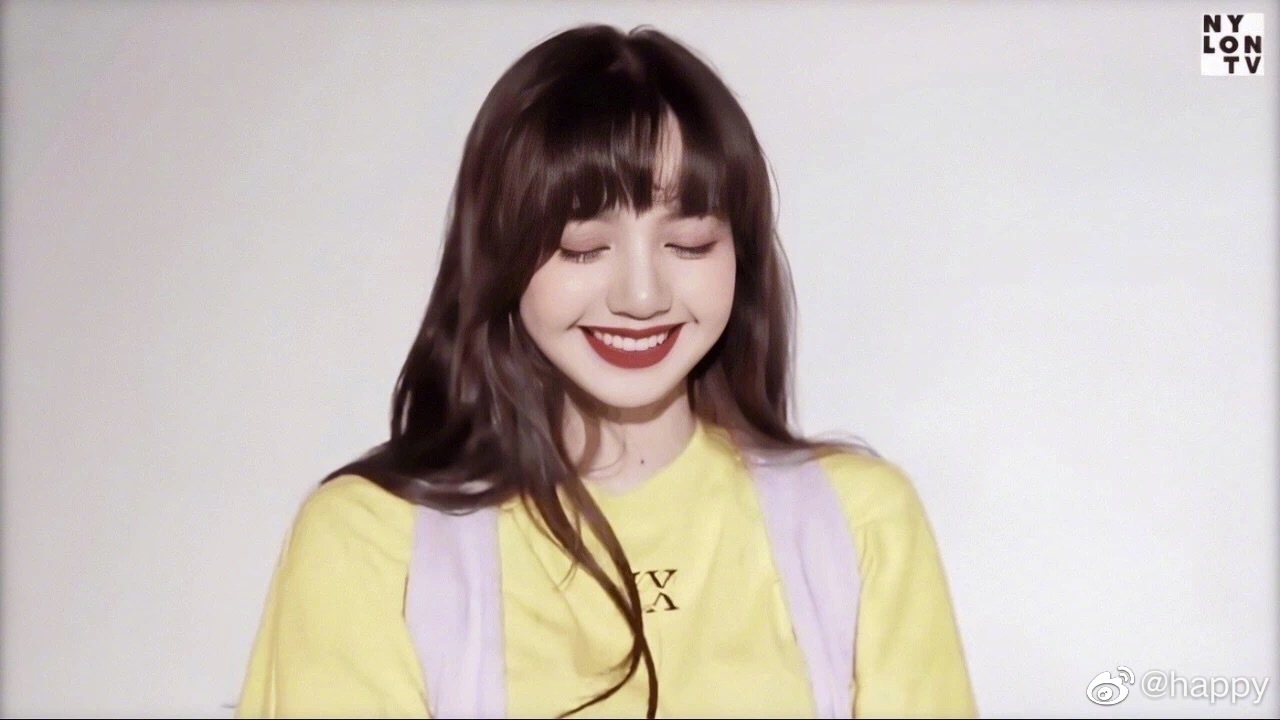 LISA展示了与众不同的个人魅力，美貌和身材