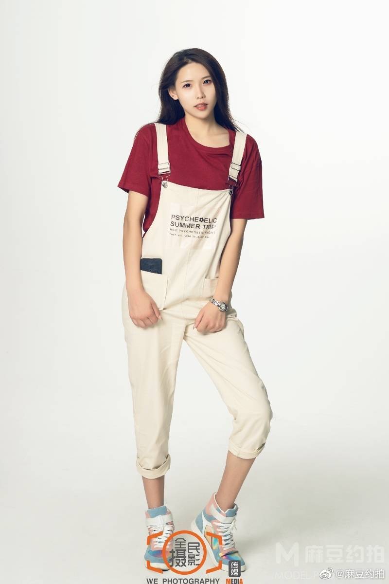 模特约这几张是我的生活照以及过往作品～ 身高170cm，体重50kg