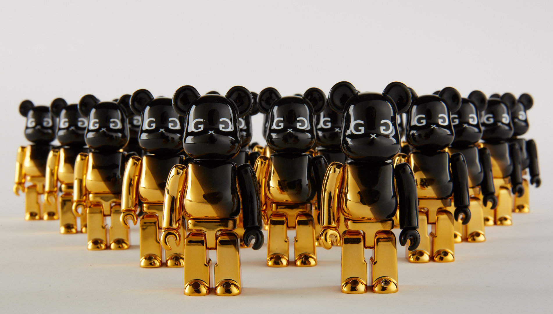 国内男装品牌GXG携手BE@RBRICK 打造全新联名限量公仔