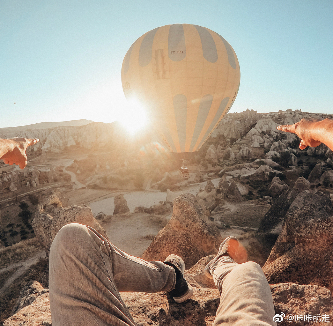 这组的照片，就是在土耳其卡帕多奇亚拍摄的。在这里除了乘坐热气球|土耳其|卡帕多奇亚|地毯店_新浪新闻