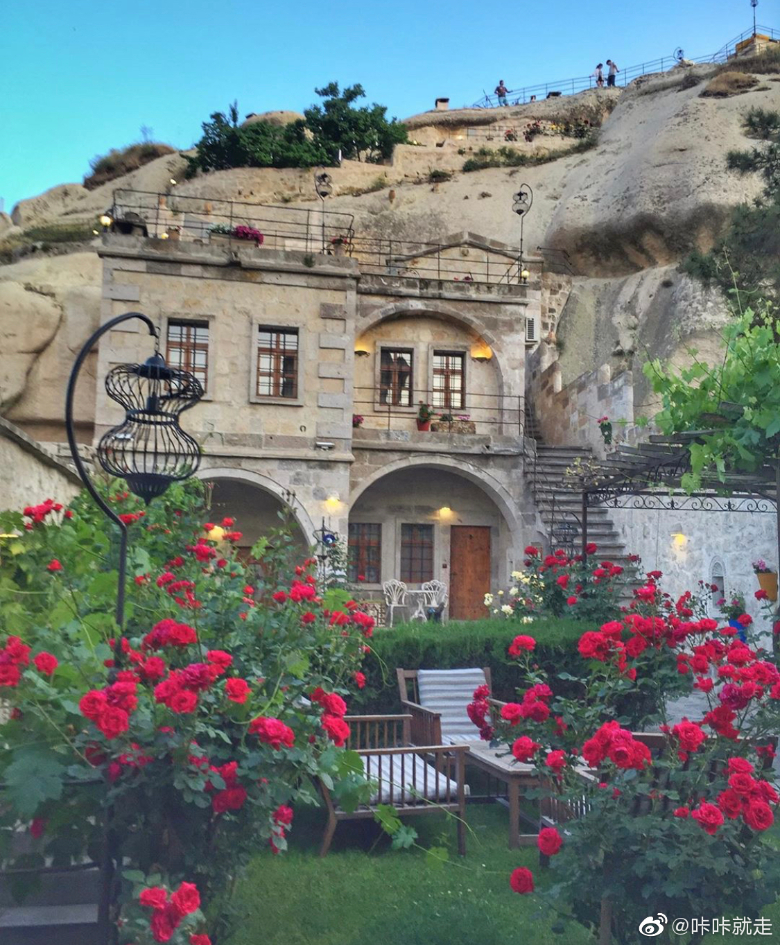 这组的照片，就是在土耳其卡帕多奇亚拍摄的。在这里除了乘坐热气球|土耳其|卡帕多奇亚|地毯店_新浪新闻