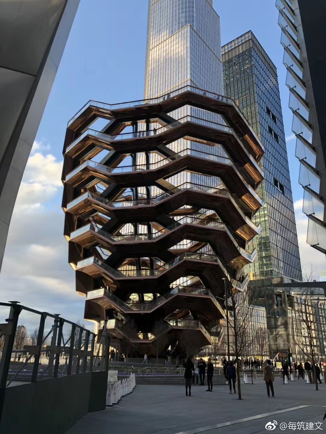 Heatherwick公布出了为纽约哈德逊城市广场设计的标志性建筑物——容|哈德逊|城市广场|建筑物_新浪新闻