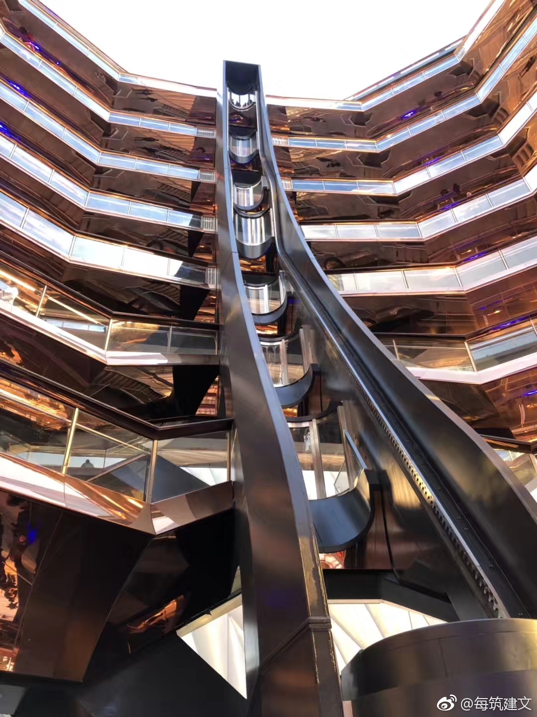 Heatherwick公布出了为纽约哈德逊城市广场设计的标志性建筑物——容|哈德逊|城市广场|建筑物_新浪新闻