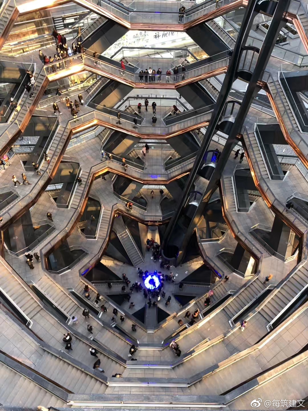 Heatherwick公布出了为纽约哈德逊城市广场设计的标志性建筑物——容|哈德逊|城市广场|建筑物_新浪新闻