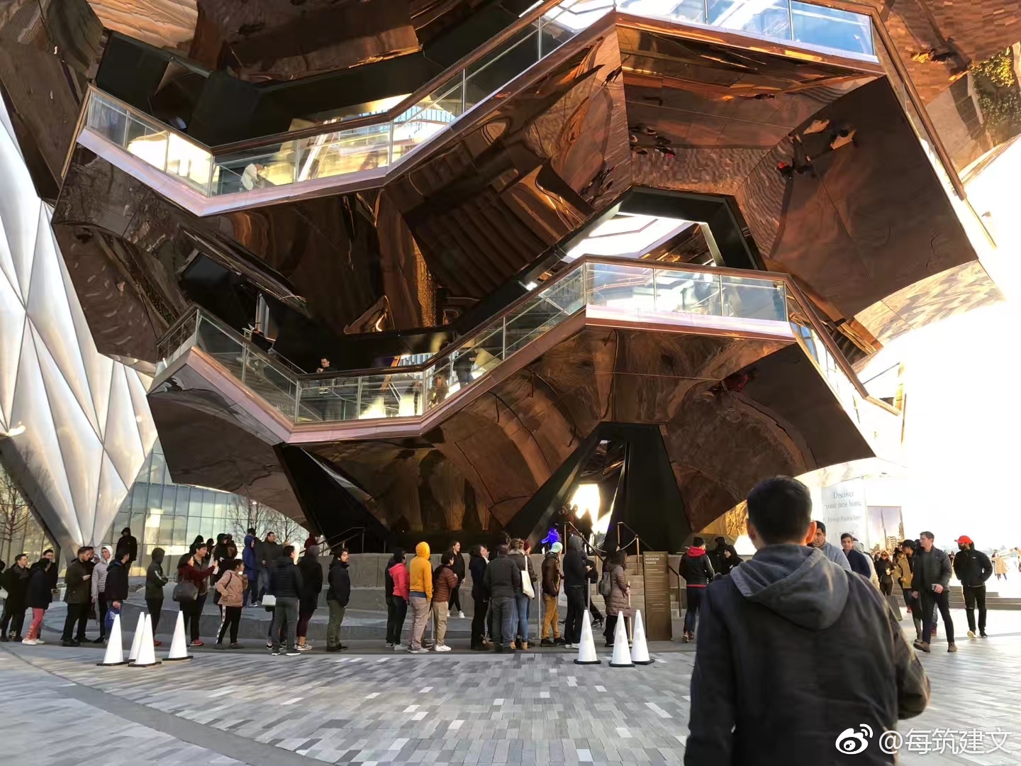 Heatherwick公布出了为纽约哈德逊城市广场设计的标志性建筑物——容|哈德逊|城市广场|建筑物_新浪新闻