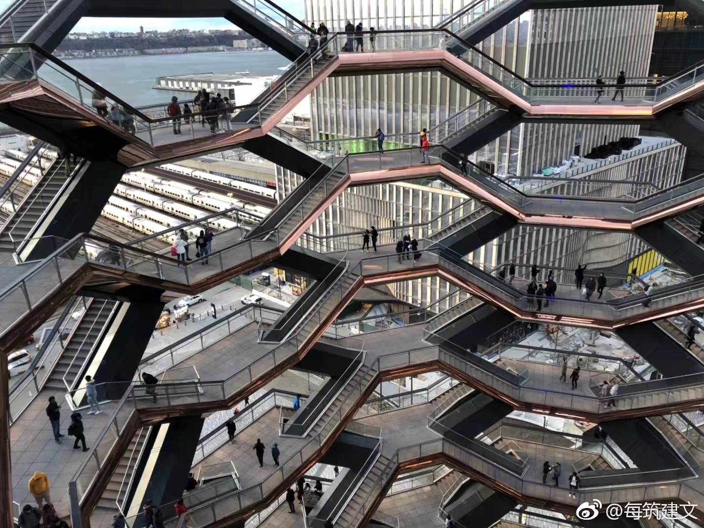 Heatherwick公布出了为纽约哈德逊城市广场设计的标志性建筑物——容|哈德逊|城市广场|建筑物_新浪新闻