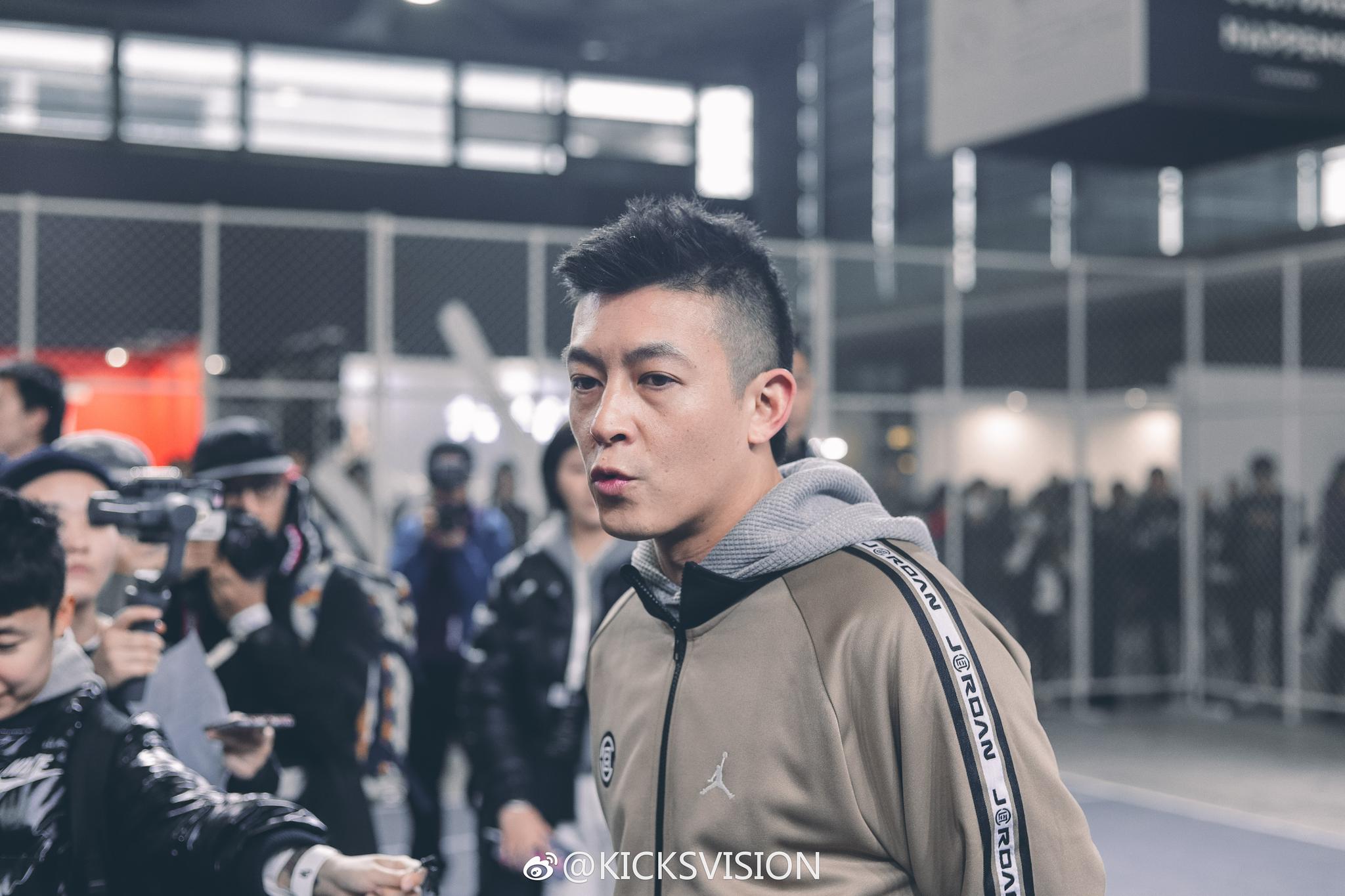 今天@edc陳冠希 在@INNERSECT 现场身着全套 CLOT x Jordan 联名服饰|CLOT|陳冠希|全套_新浪新闻